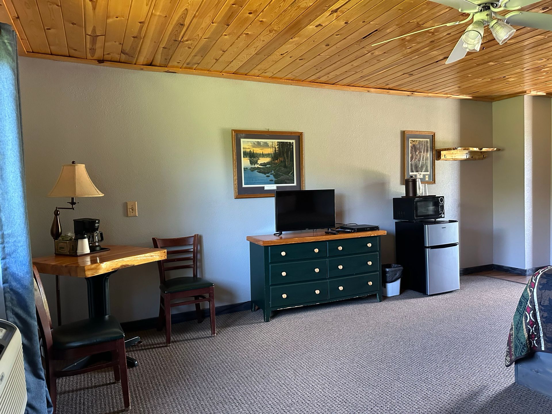 Timberwolf Inn Rooms