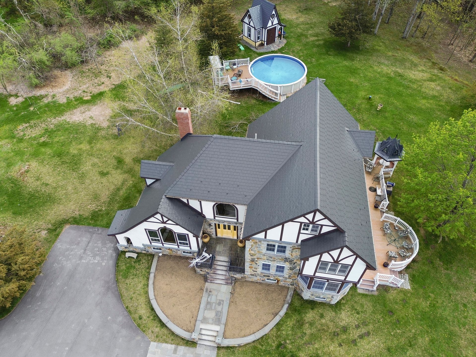 Madbury, NH USA 🇺🇲 Deep Charcoal Interlock® Slate Metal Roofing System ...