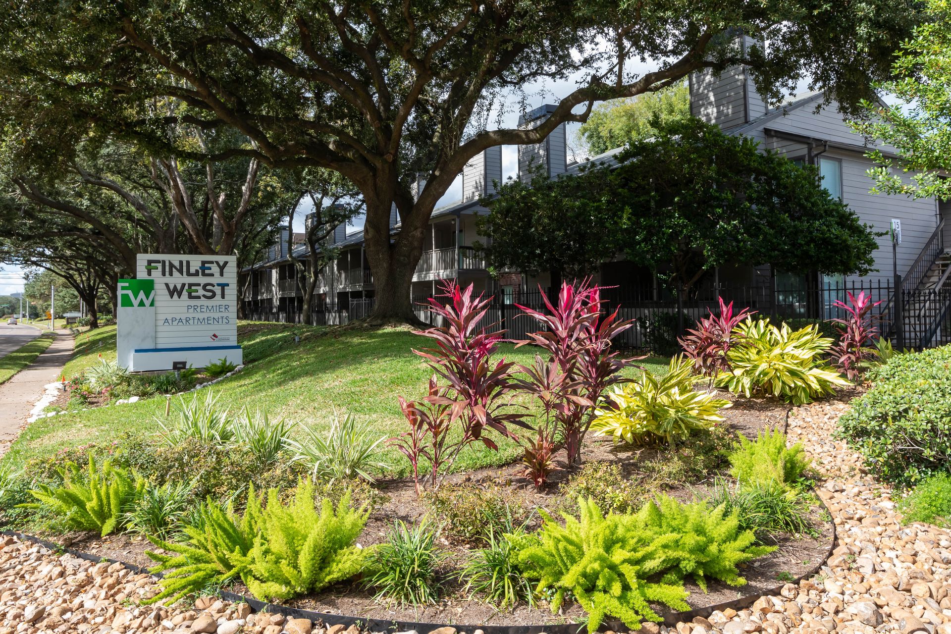 Gallery | Apartments on Richmond Ave