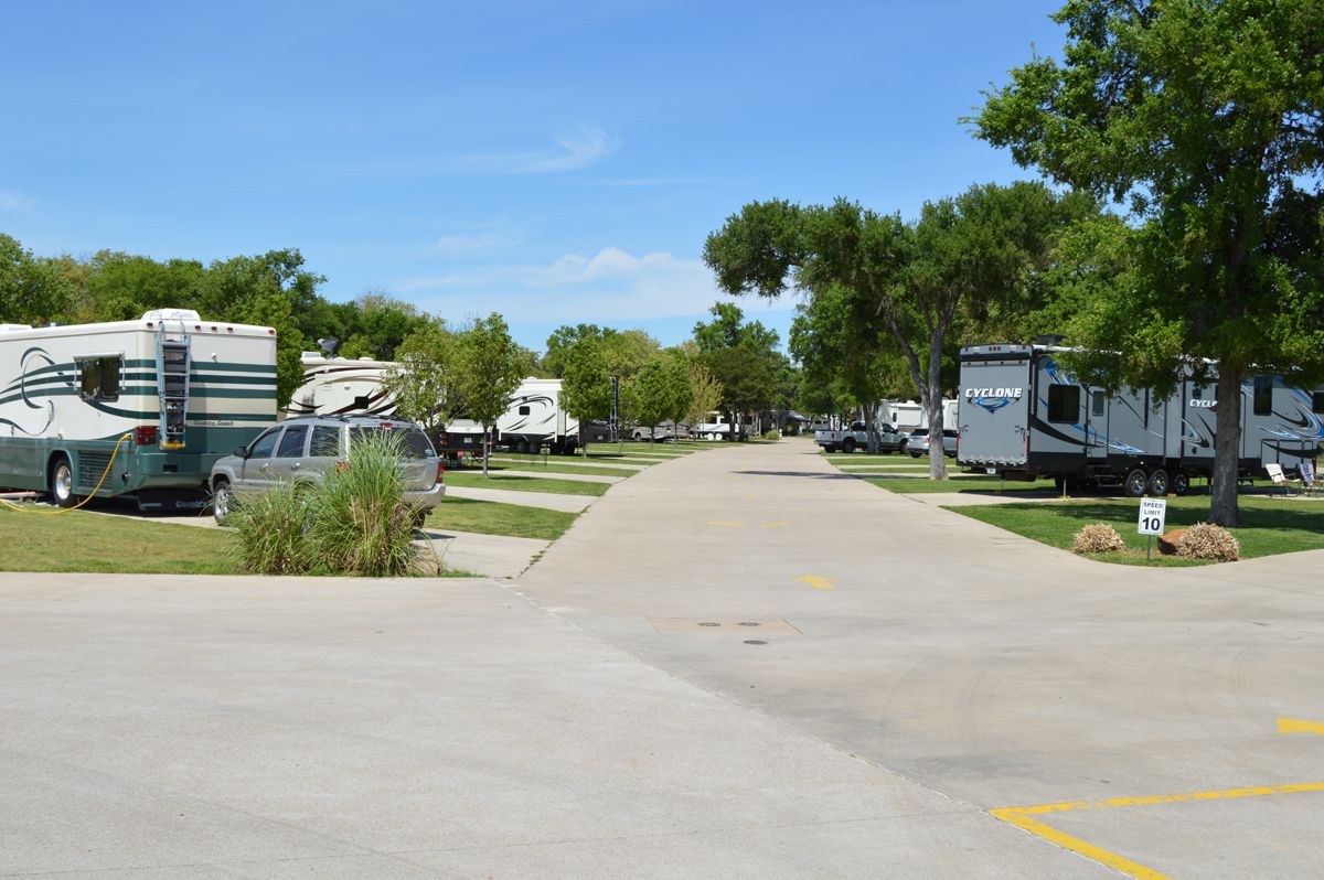 Amenities | Oak Creek RV Park | Weatherford, TX