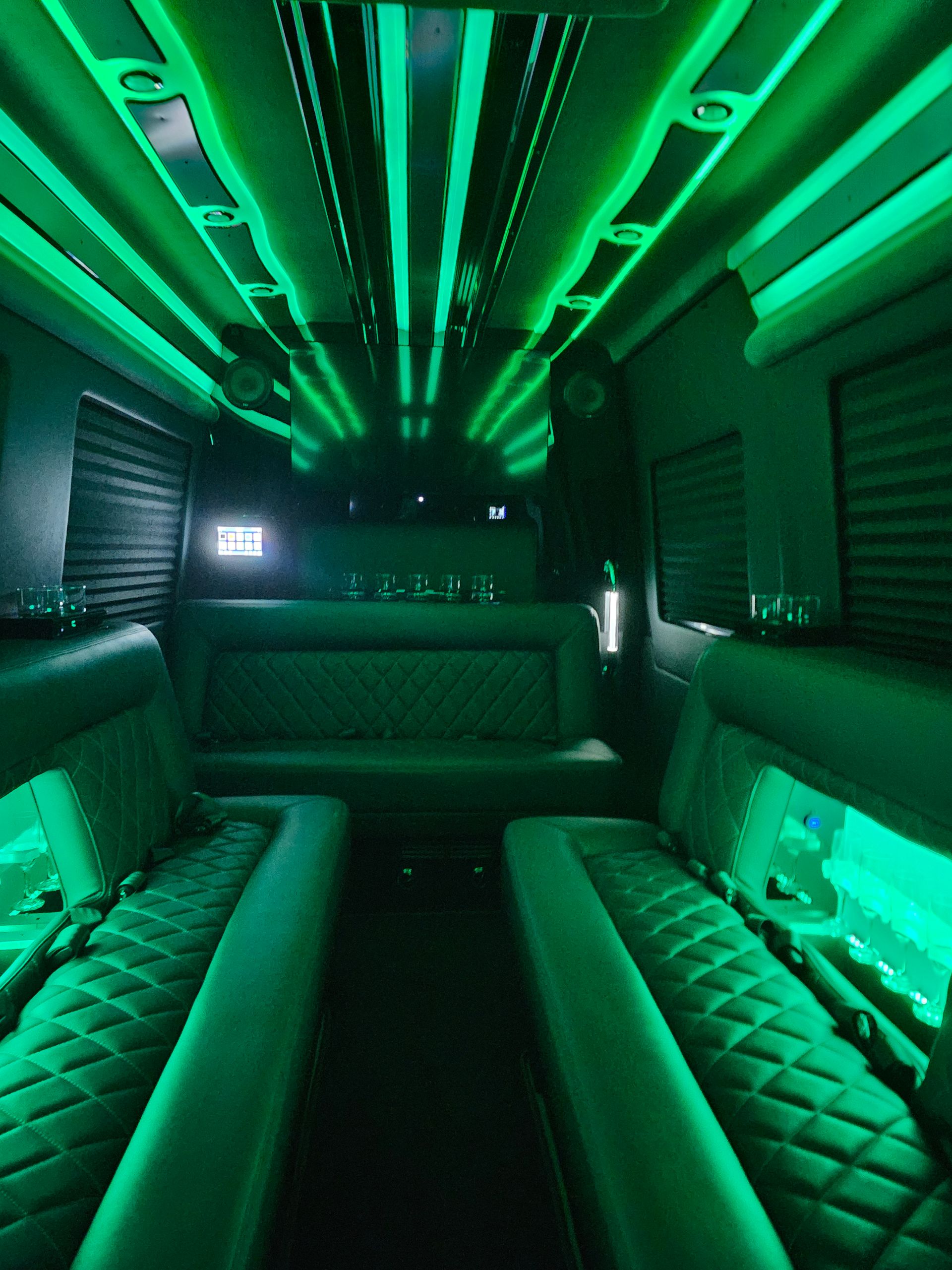 Chicago Limo Service | Airport, Wedding & Corporate | Royal Carriage
