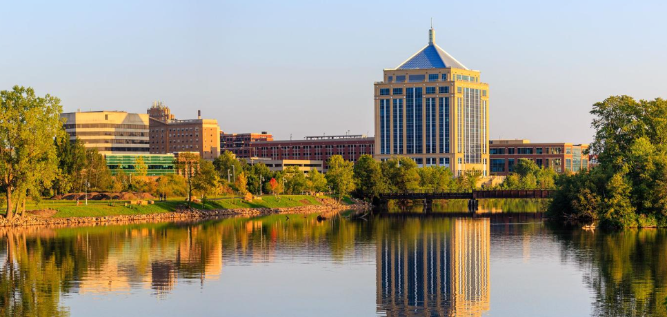 Bantr Hotel | Largest Pool + Hot Tub in Rothschild, WI