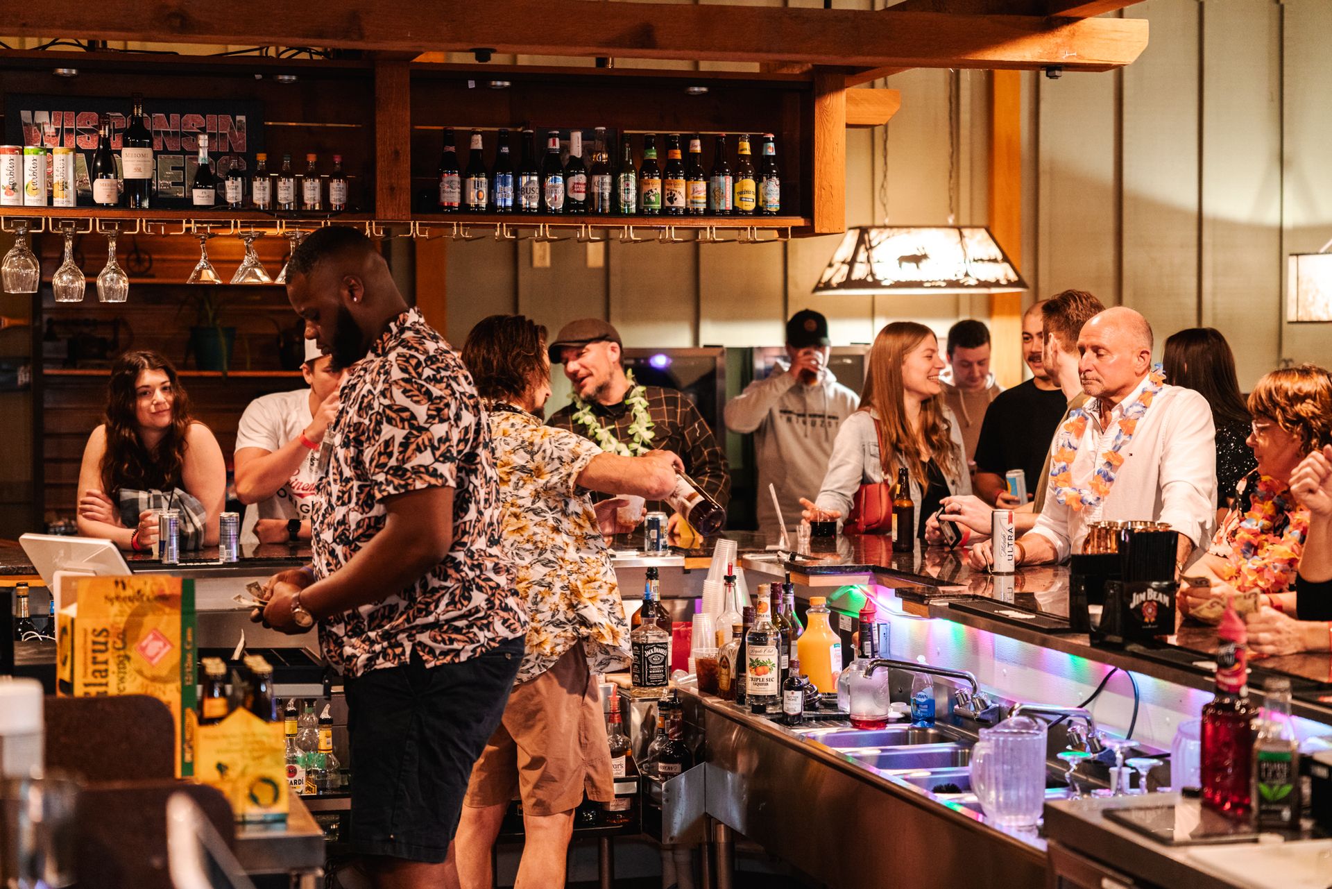 Bantr Hotel | Largest Pool + Hot Tub in Rothschild, WI