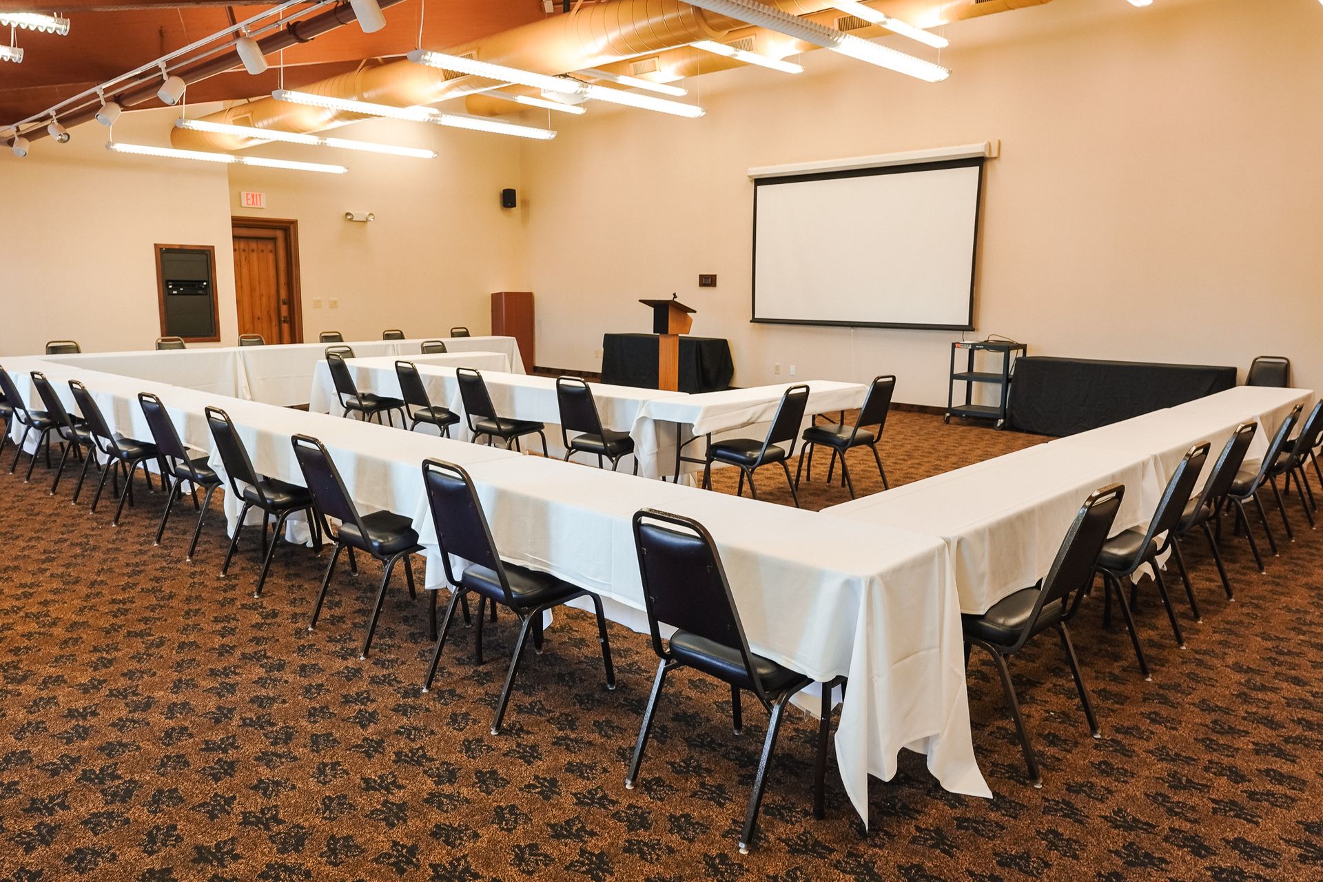 Bantr Hotel | Largest Pool + Hot Tub in Rothschild, WI