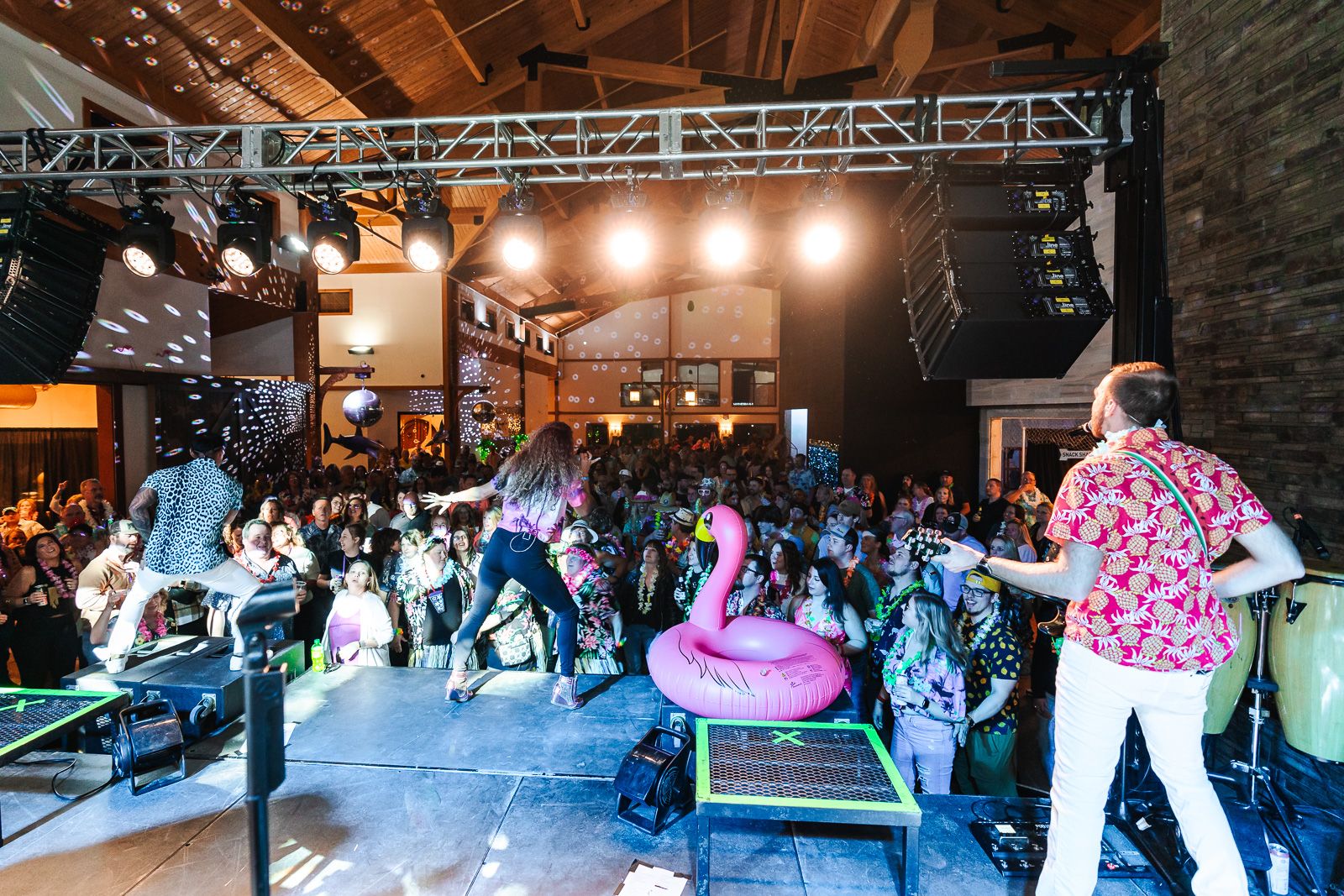 Bantr Hotel | Largest Pool + Hot Tub in Rothschild, WI