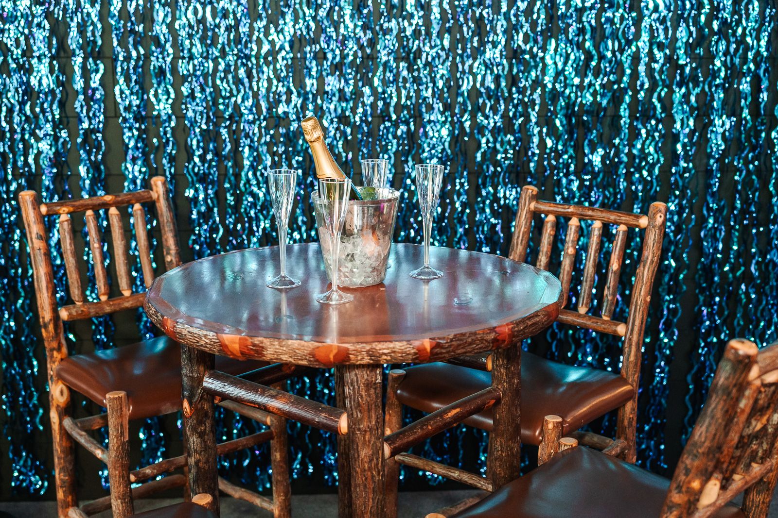 Bantr Hotel | Largest Pool + Hot Tub in Rothschild, WI