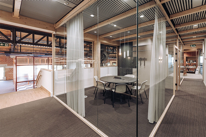 CREATING COLLABORATION WITH OPERABLE AND DEMOUNTABLE WALLS