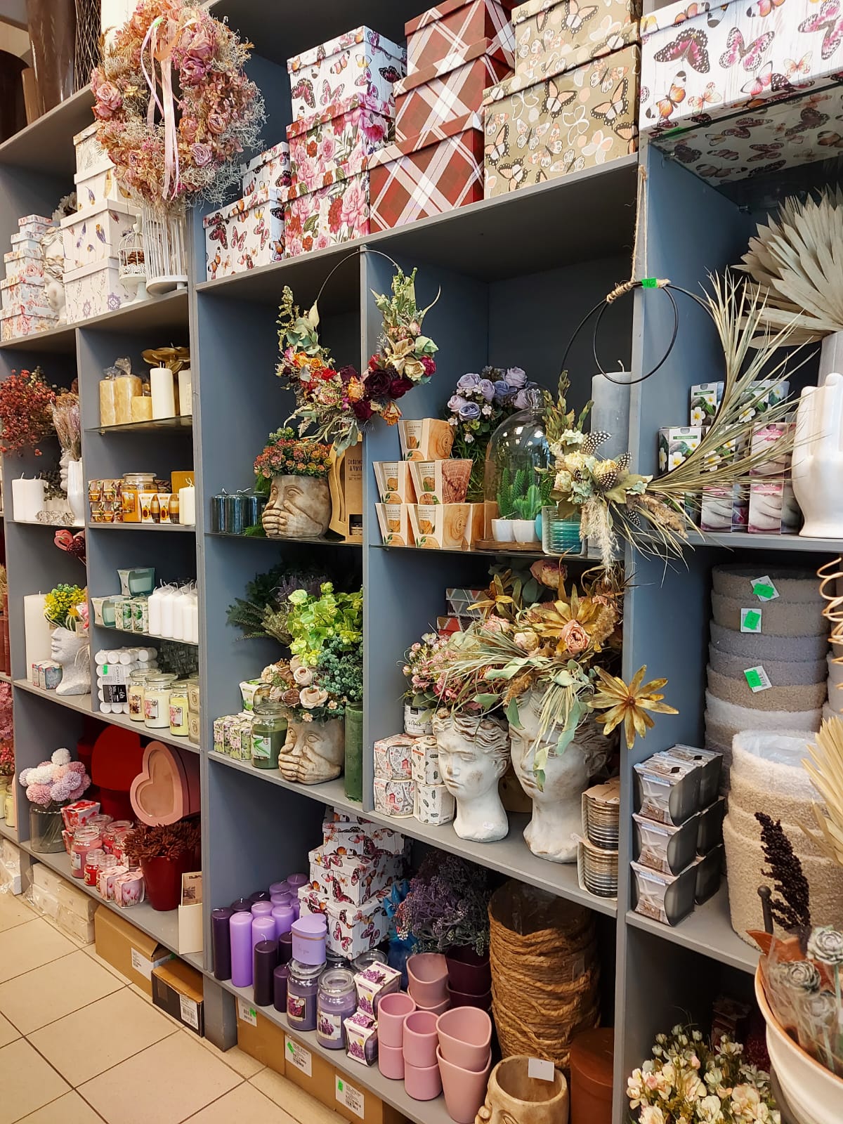 Ziedu pušķu piegāde Cēsīs un Cēsu novadā | "Dārznieks"