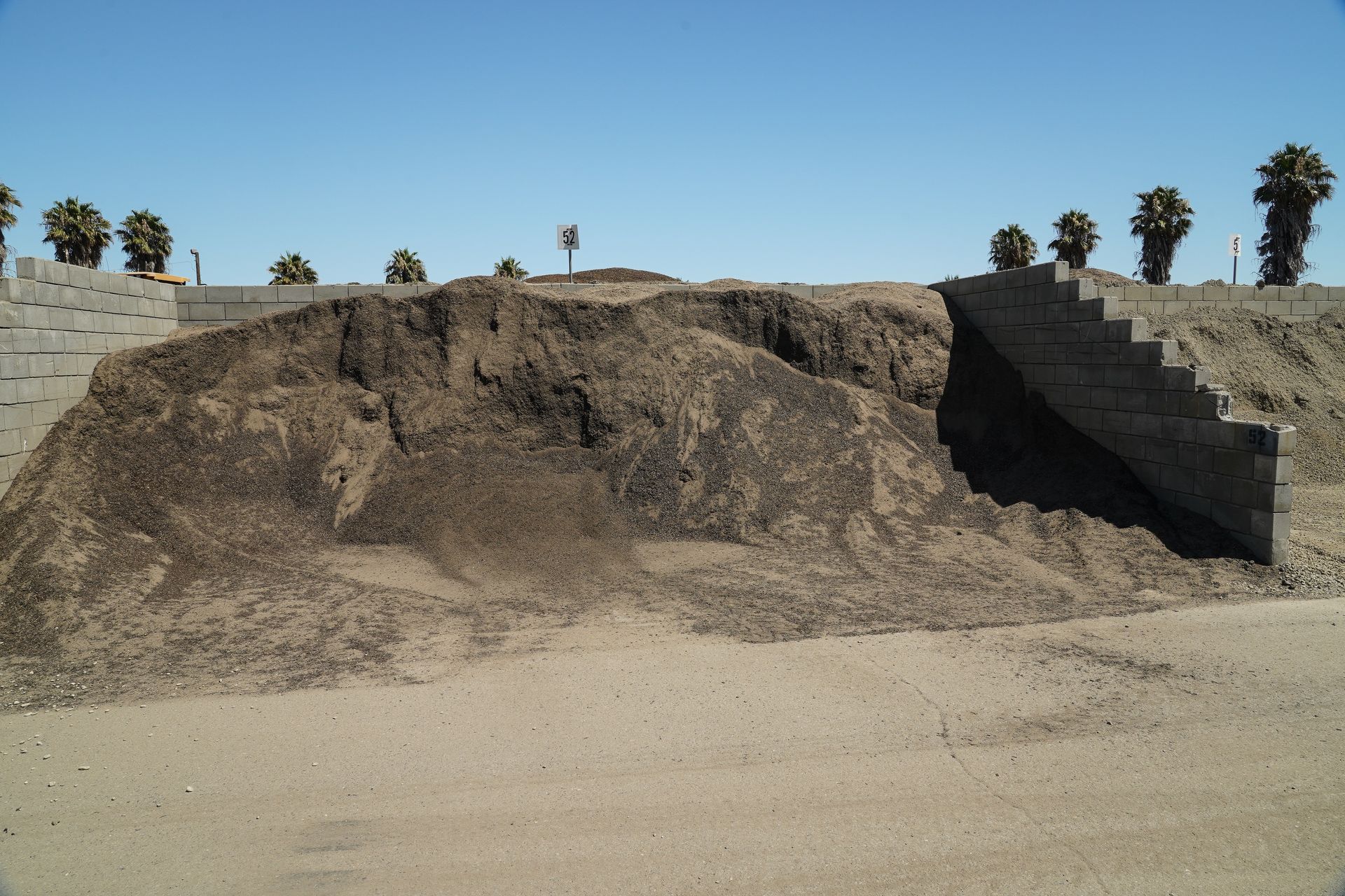 Landscape Supplies Tracy CA | Tracy Top Soil