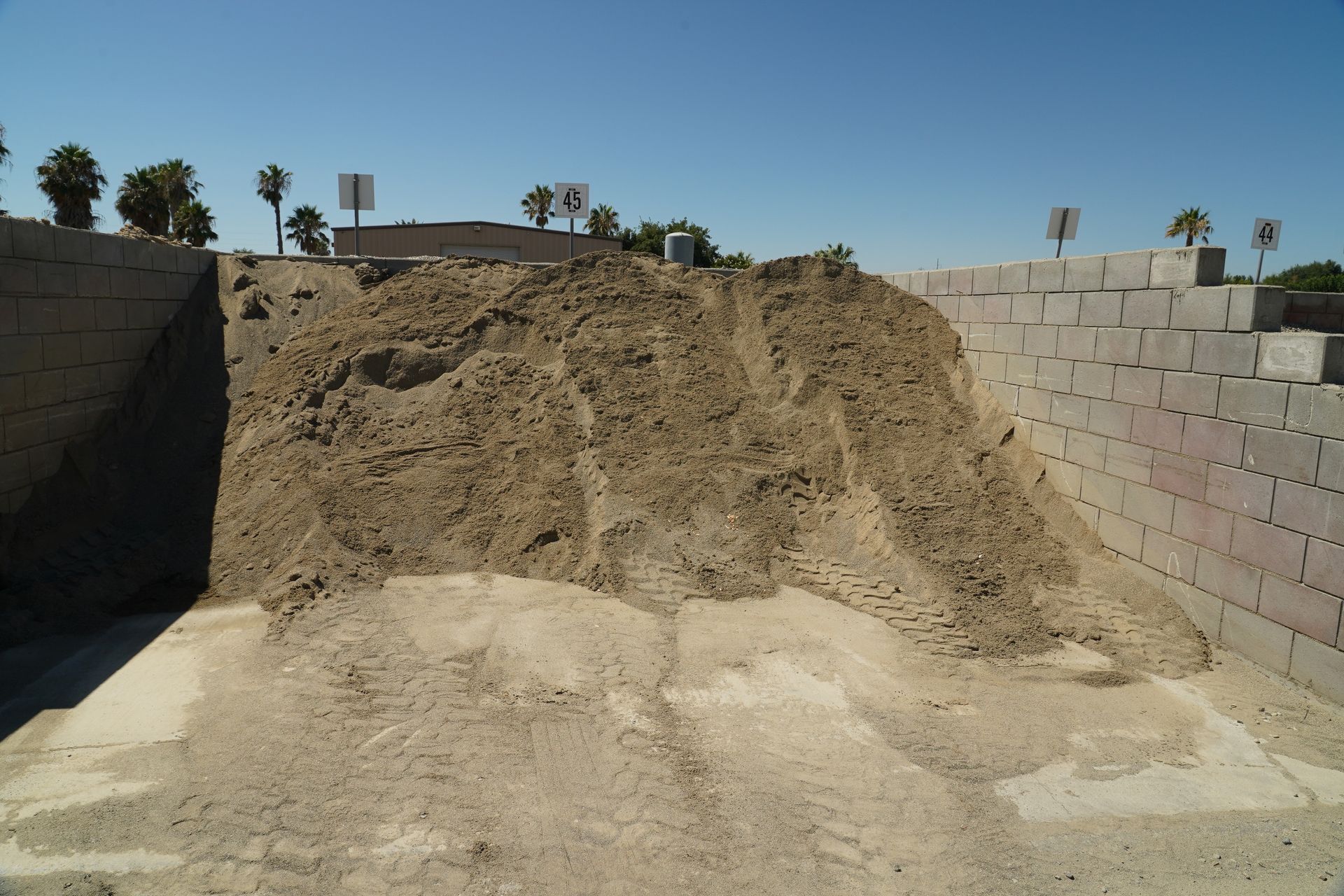 Landscape Supply Photo Gallery | Tracy Top Soil