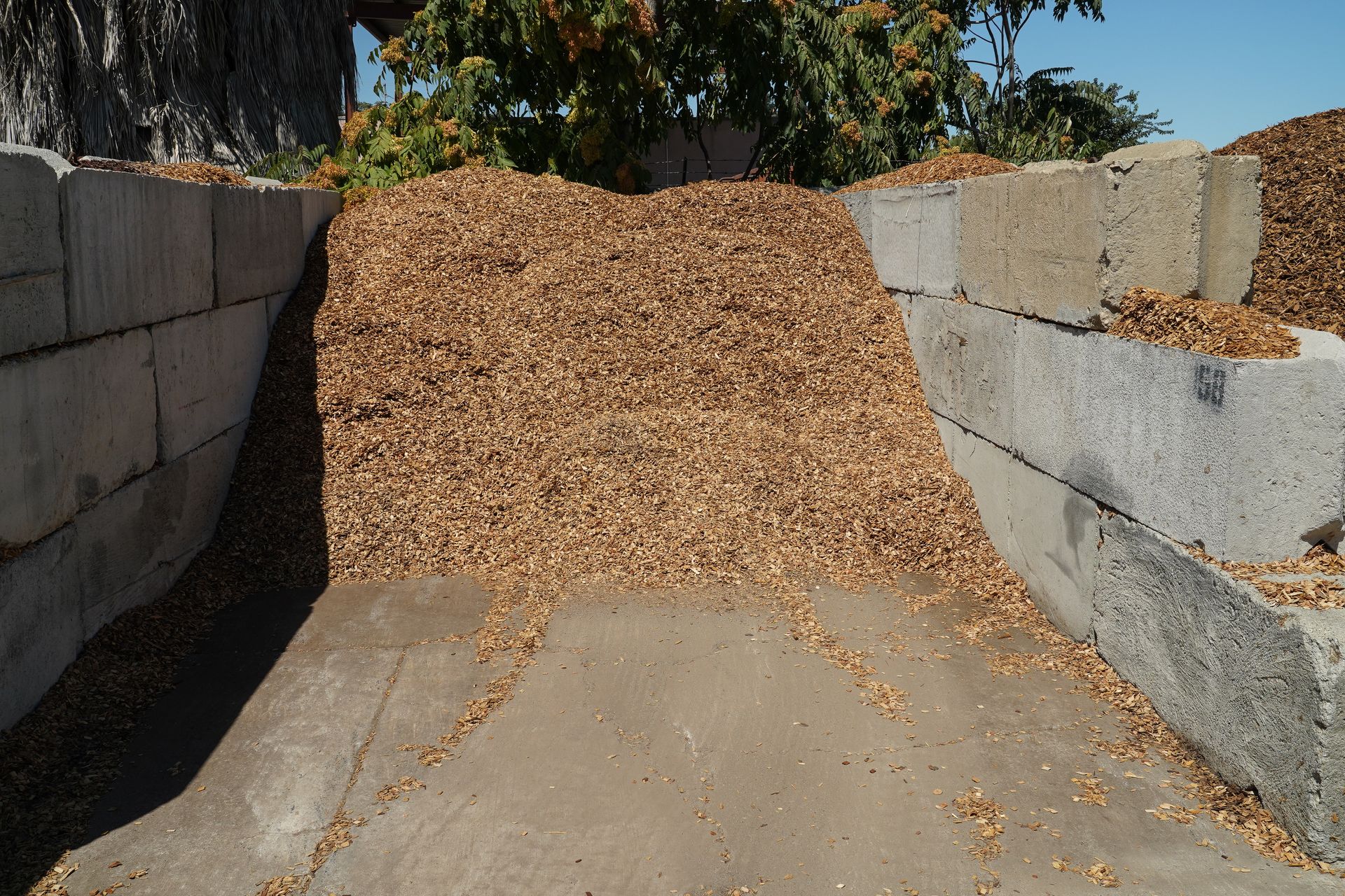 Landscape Supply Photo Gallery | Tracy Top Soil