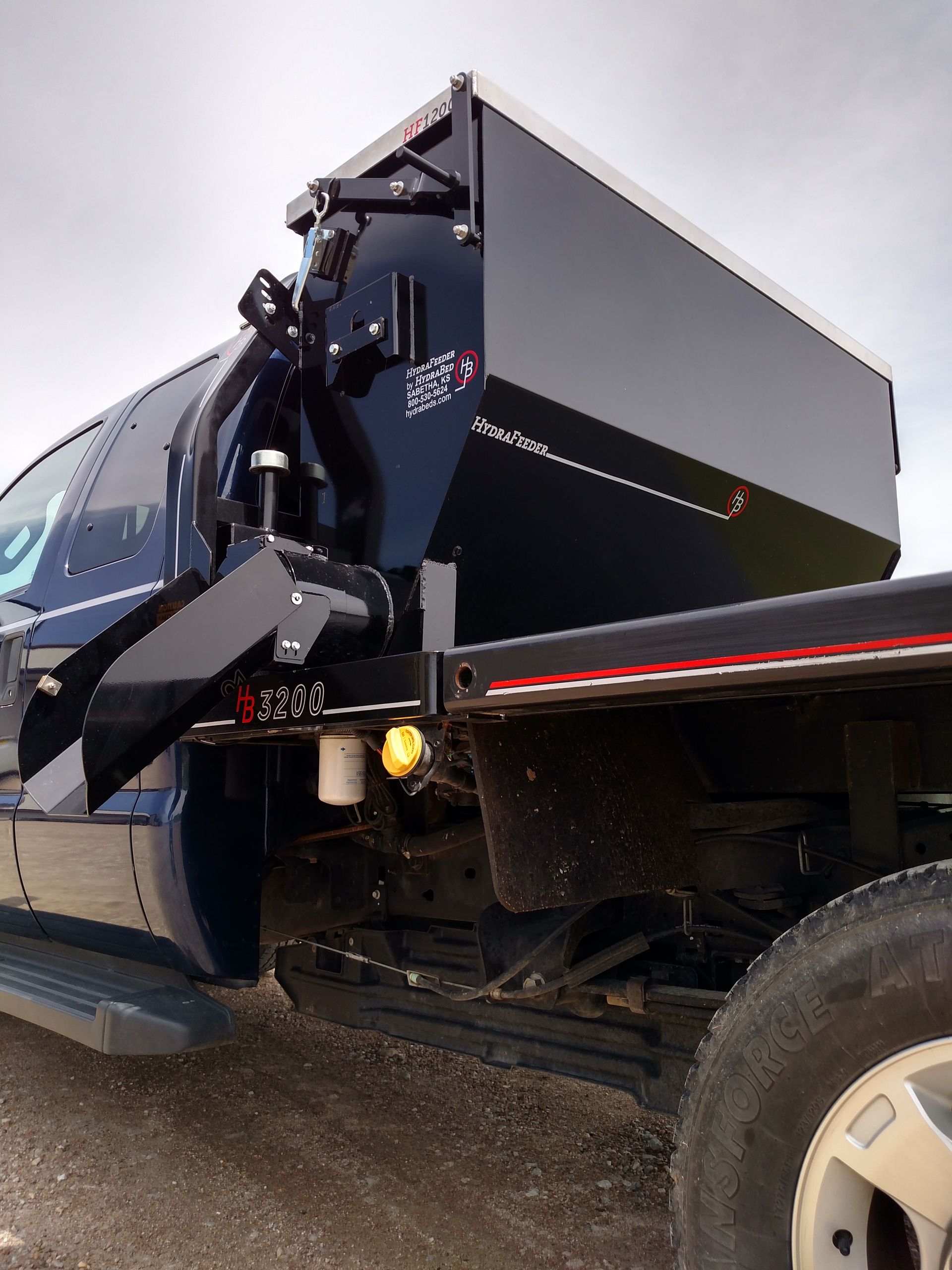 HydraBed & RL Series HydraBed by Triple C, Inc. | Hydraulic Bale Bed