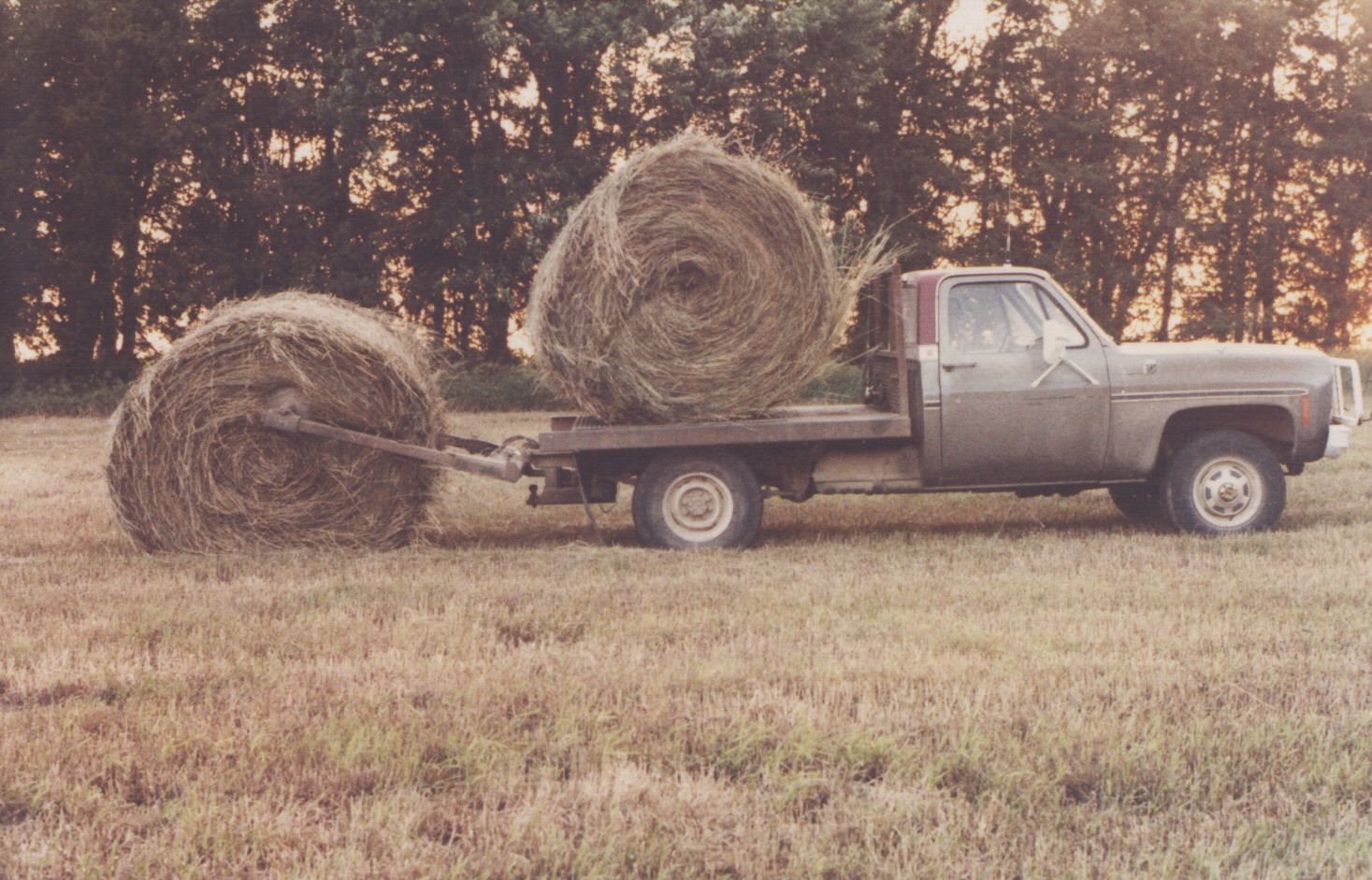 HydraBed & RL Series HydraBed by Triple C, Inc. | Hydraulic Bale Bed