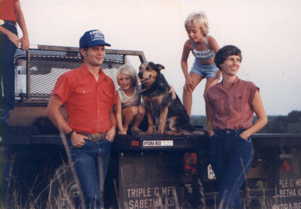 HydraBed & RL Series HydraBed by Triple C, Inc. | Hydraulic Bale Bed