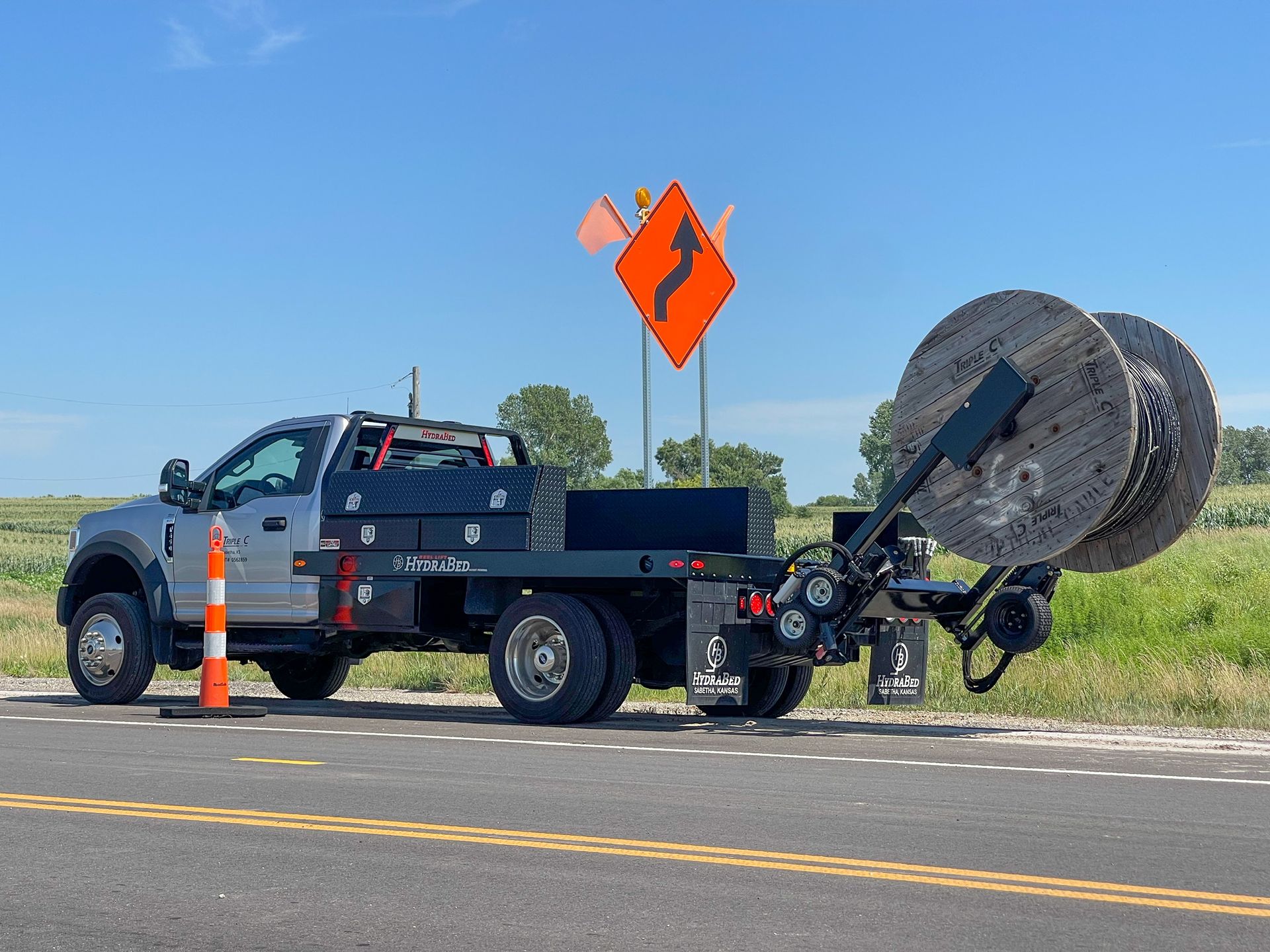HydraBed & RL Series HydraBed by Triple C, Inc. | Hydraulic Bale Bed