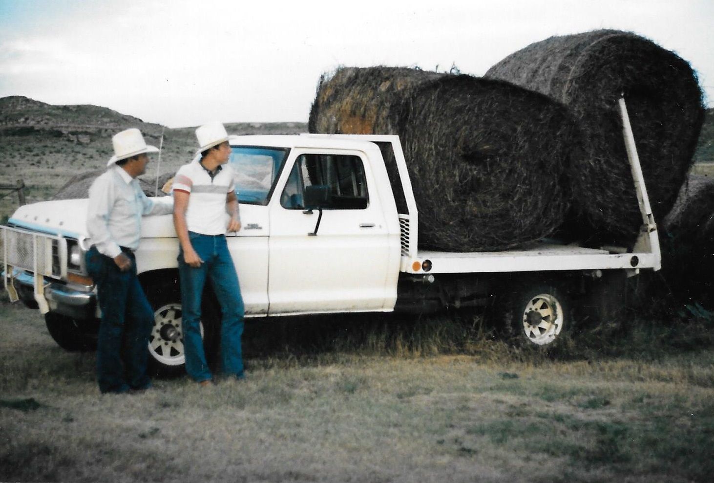 HydraBed & RL Series HydraBed by Triple C, Inc. | Hydraulic Bale Bed