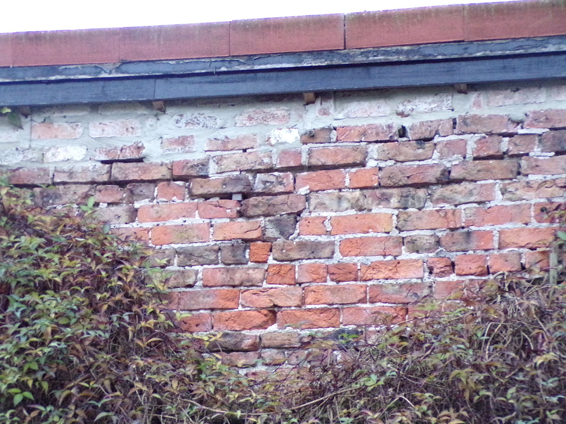 How to re-point brickwork