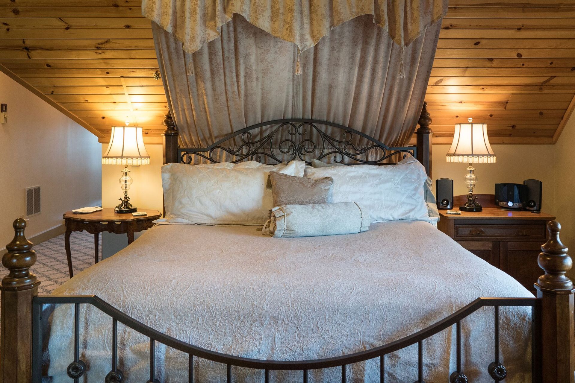 Historic McConnell Inn | Green Lake, WI