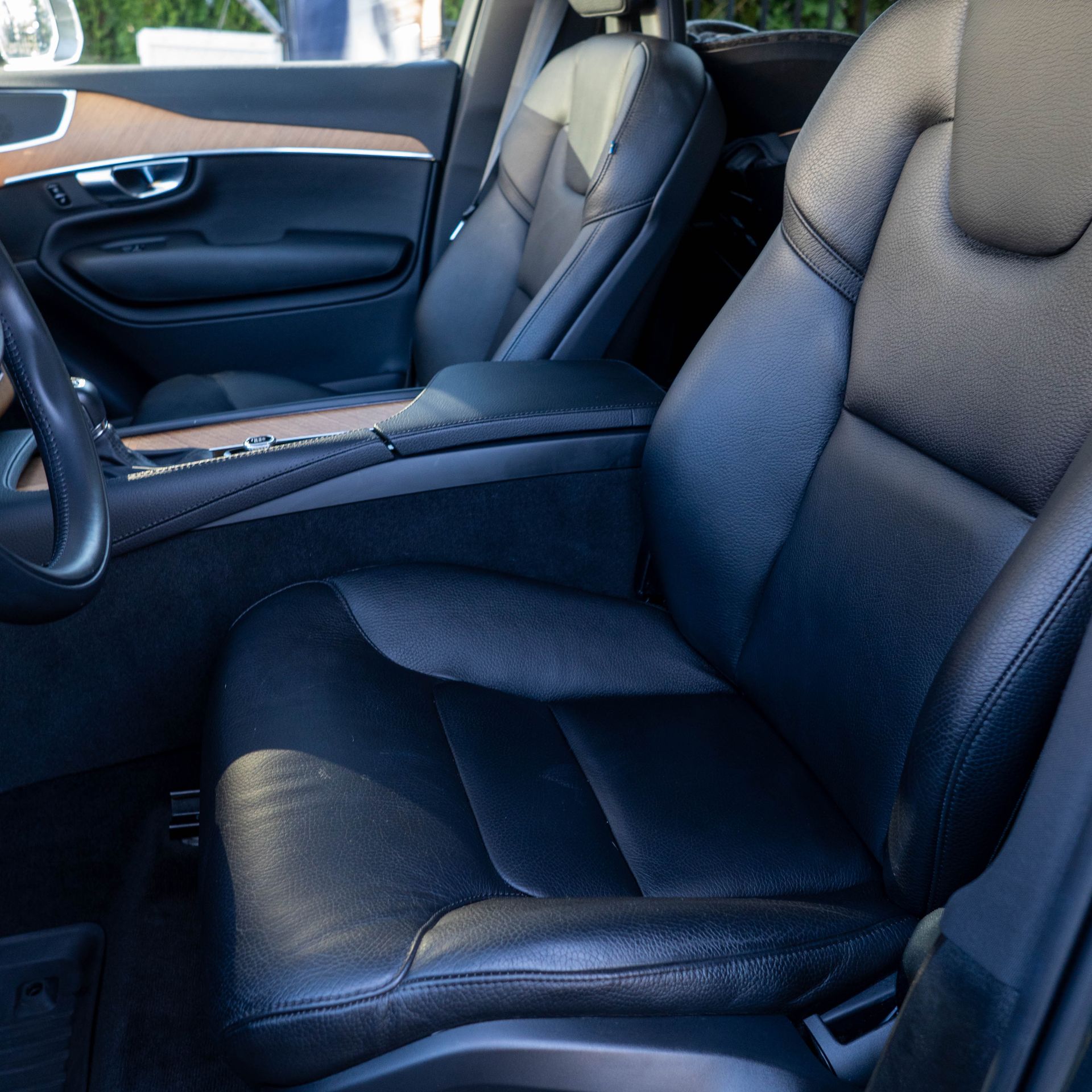 A Professional Detailer's Guide to Removing Paint Transfer on Cars