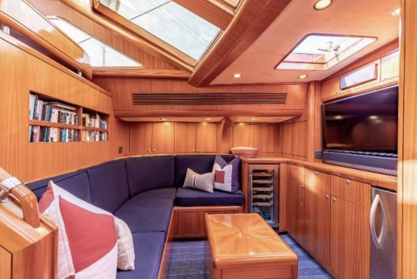 Kevin Dailey Yacht Brokerage - Norwalk, CT - Fontaine 92