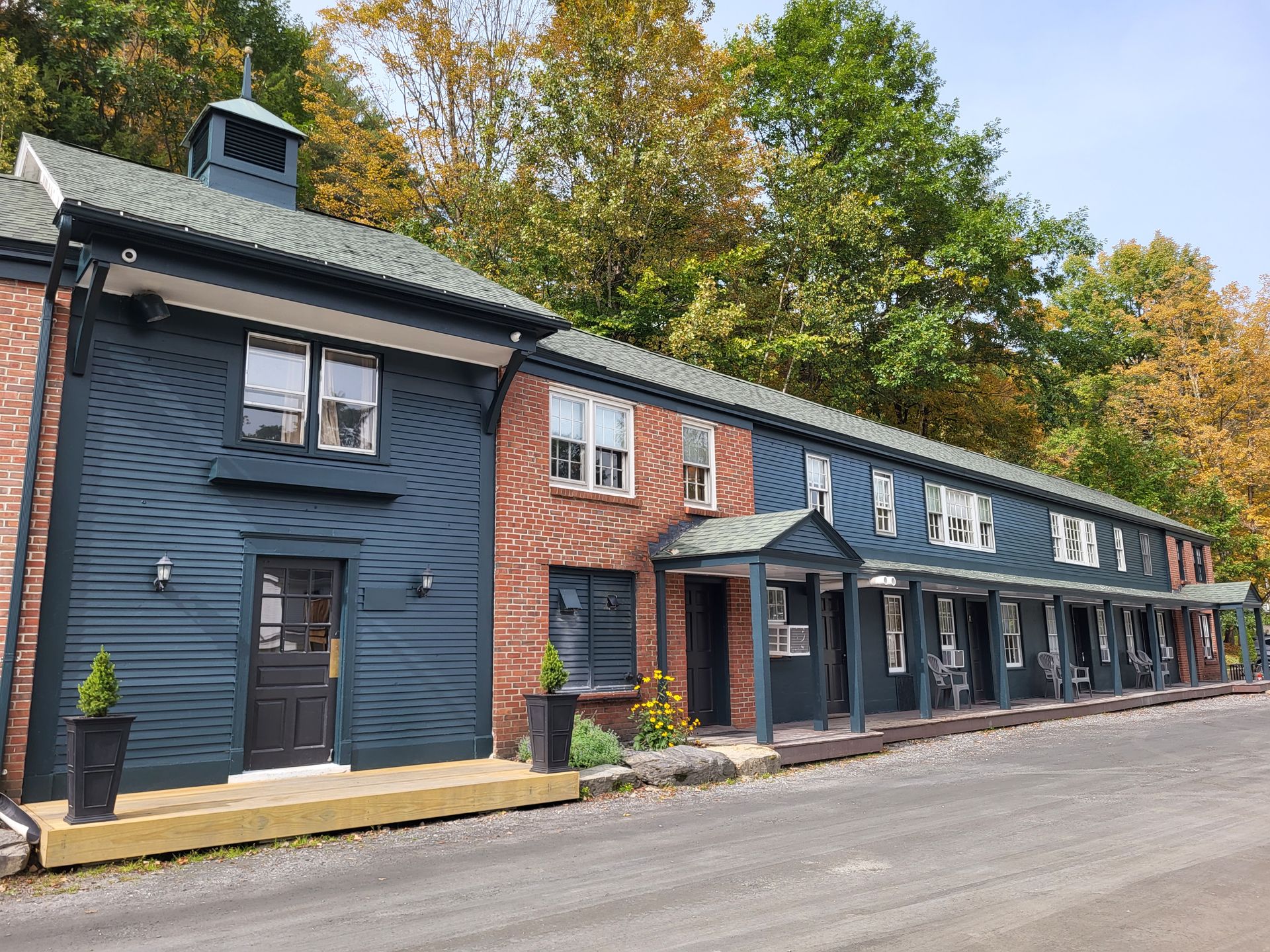 The Stowe Village Inn: Guest Rooms Located in Stowe Vermont