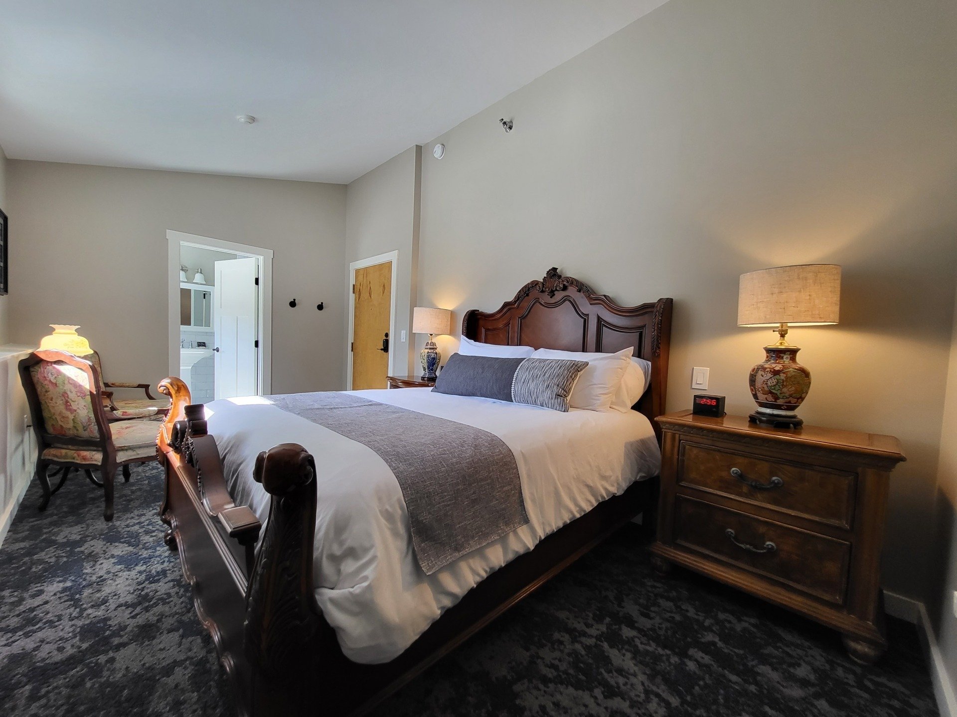 The Stowe Village Inn: Guest Rooms Located in Stowe Vermont