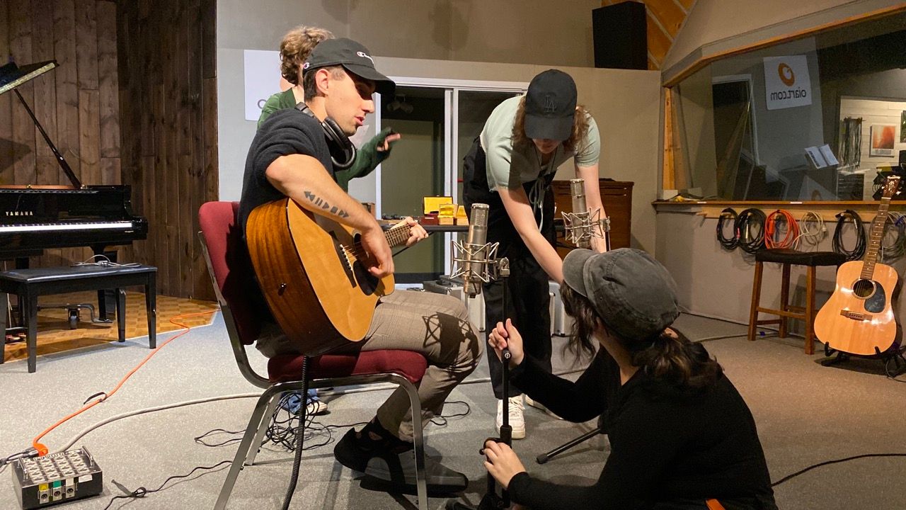 Digital vs. Analog Audio Recording - Sound Engineering | OIART