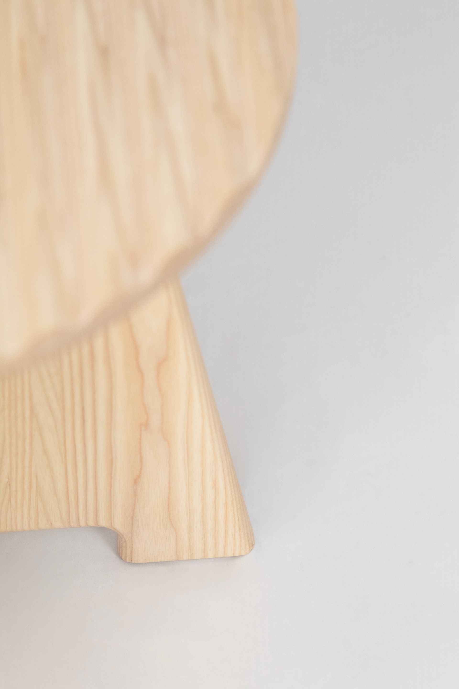 RUFFLE TABLE