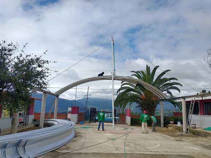 Fabricación de techos curvos en Coscomatepec, Ver