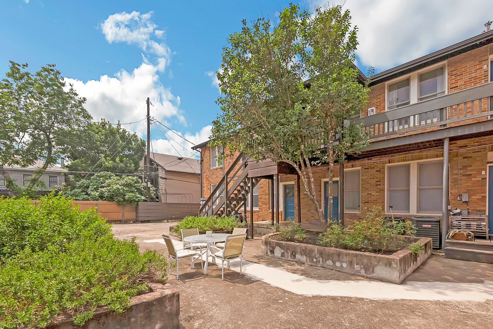 Enfield House Apartments - Austin Texas