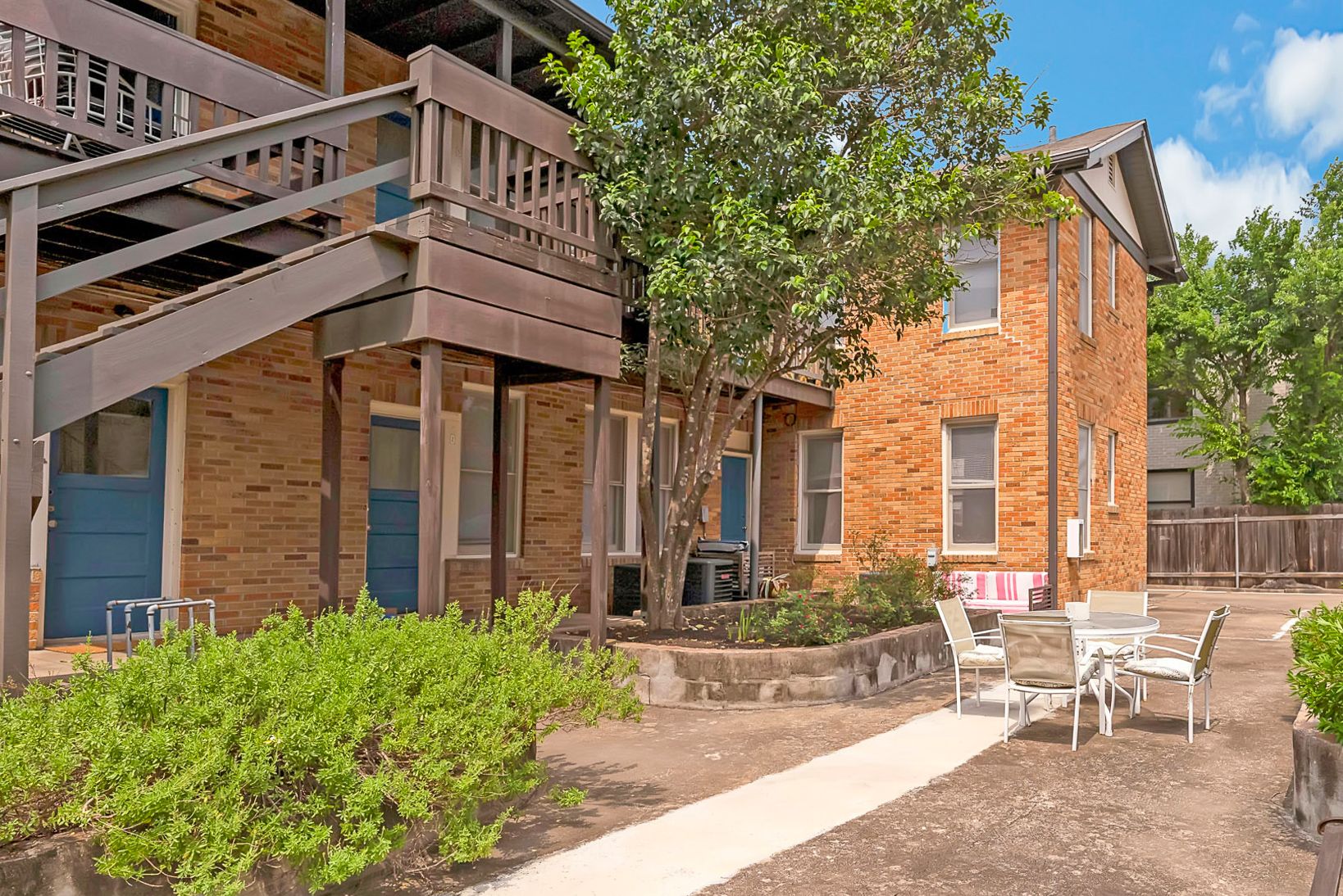 Enfield House Apartments - Austin Texas