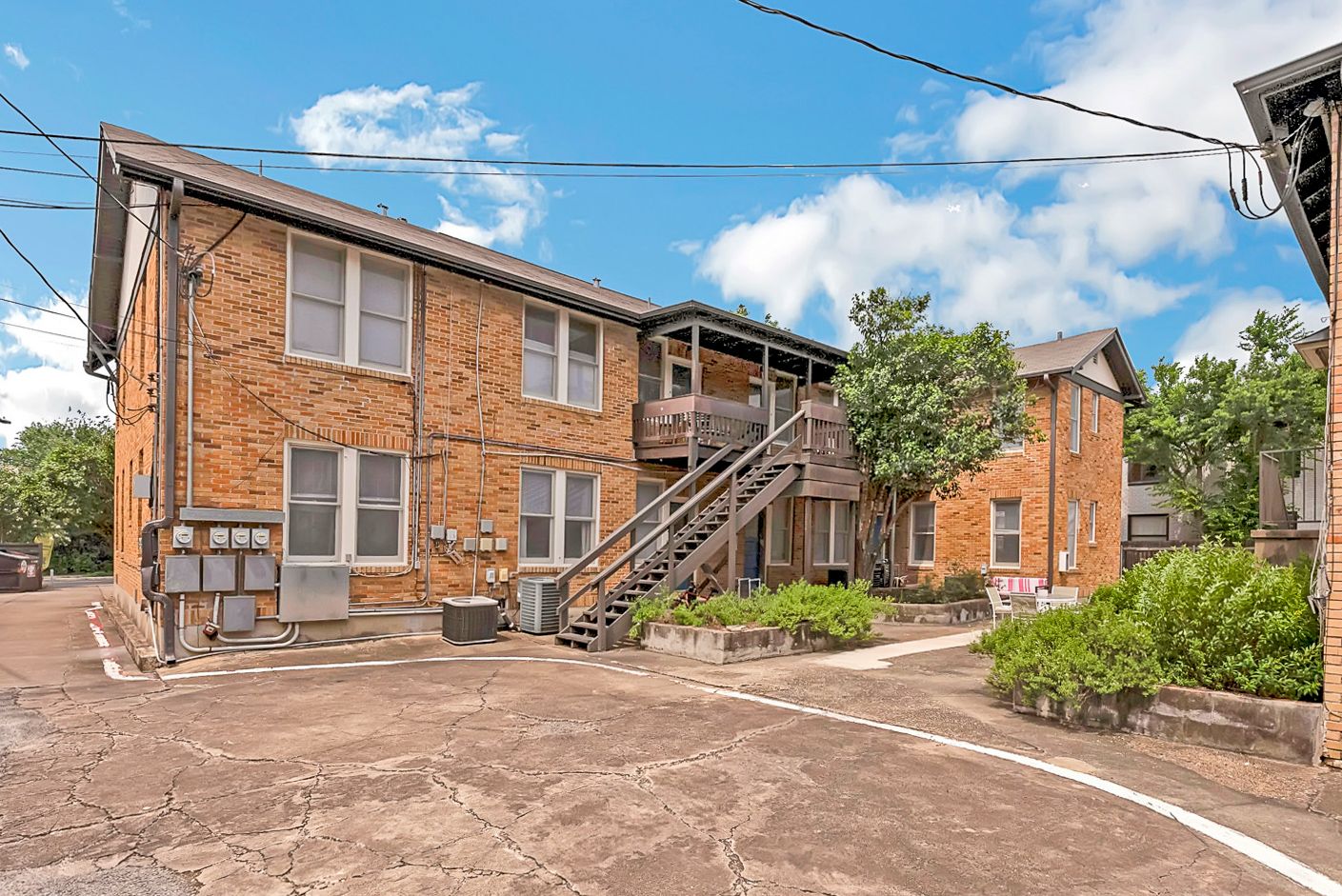 Enfield House Apartments - Austin Texas