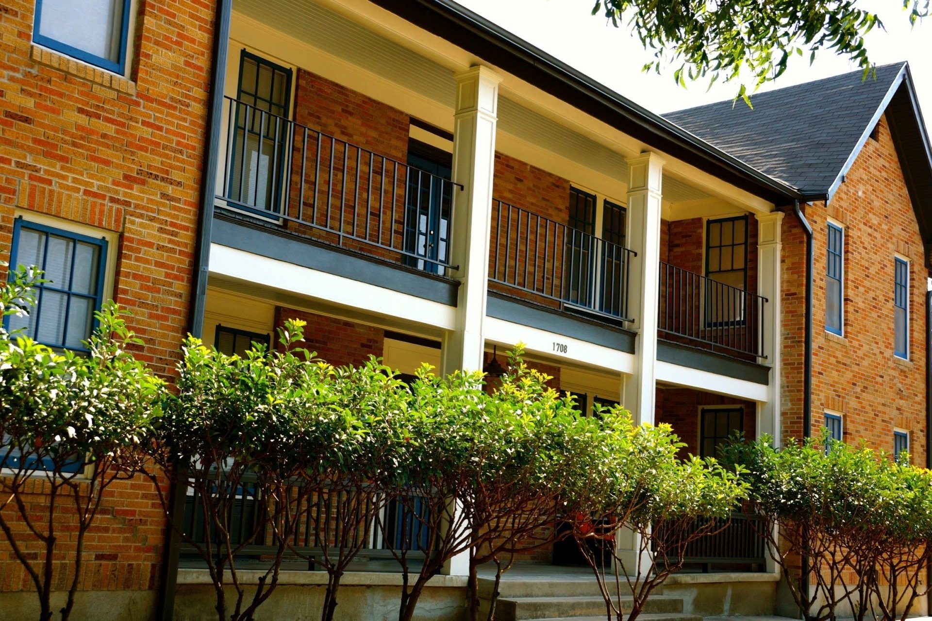 Enfield House Apartments - Austin Texas