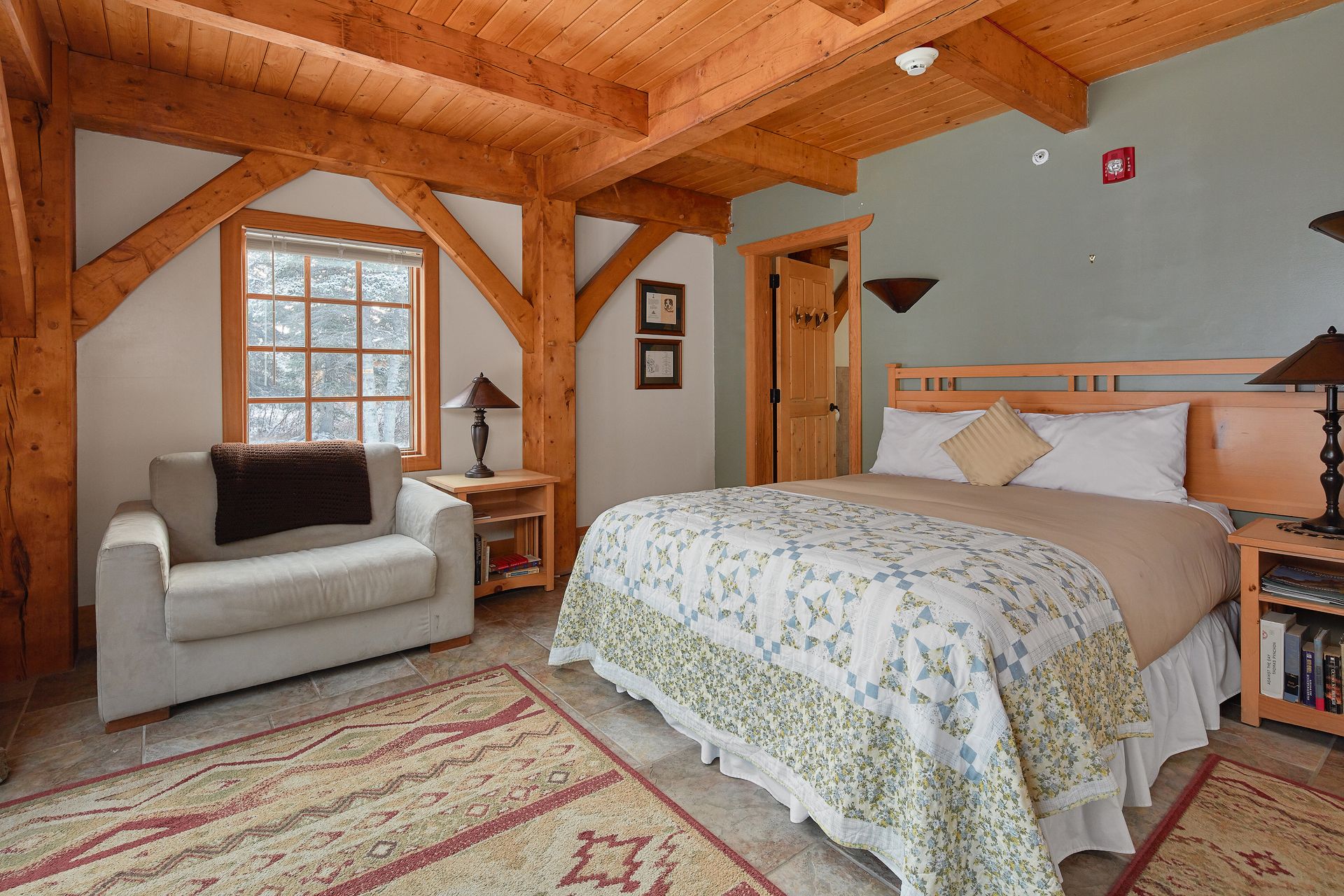 Alaska Luxury Lodging & Adventures | The Lodge at Black Rapids