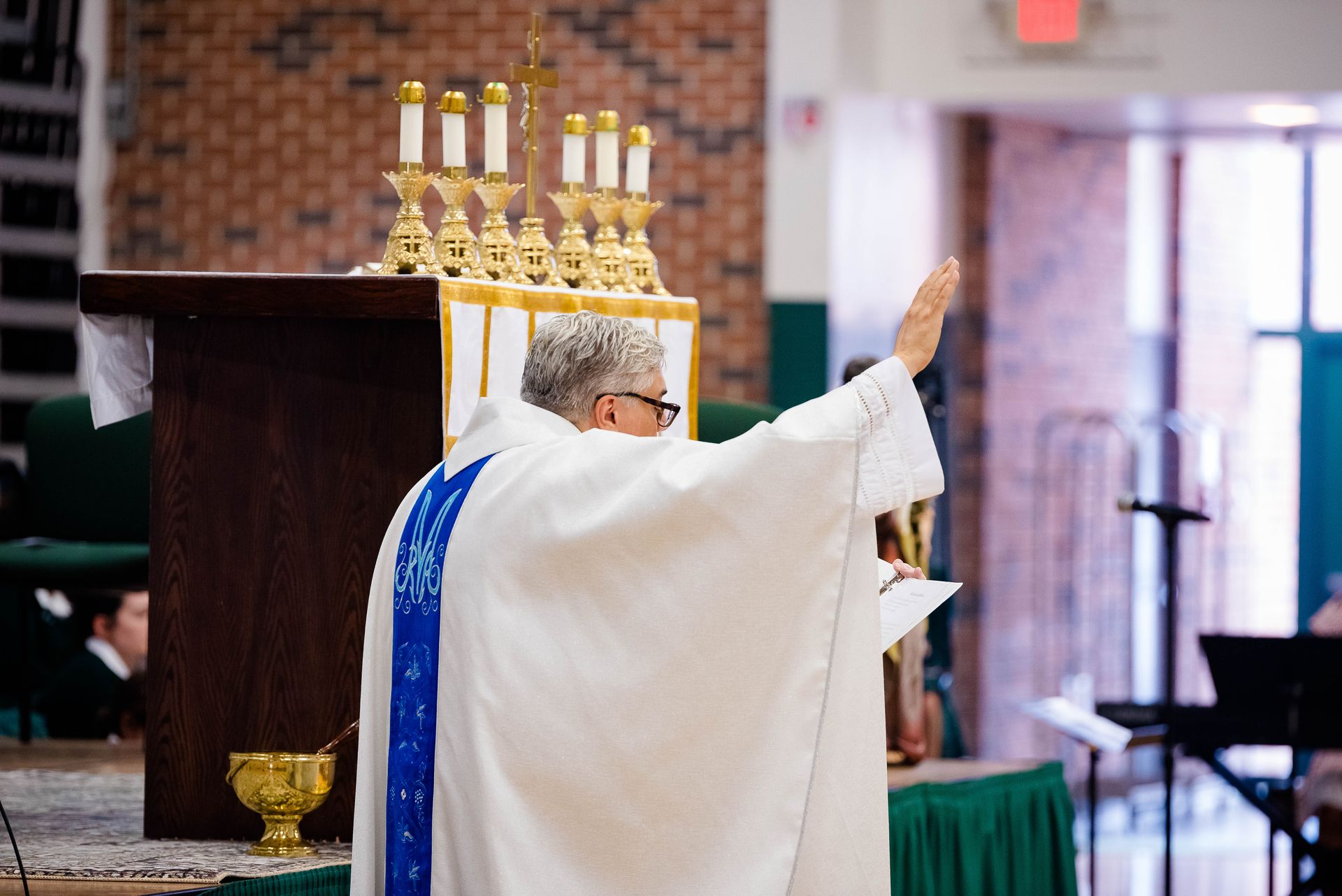 Student Body Celebrates the First School Mass of the Year