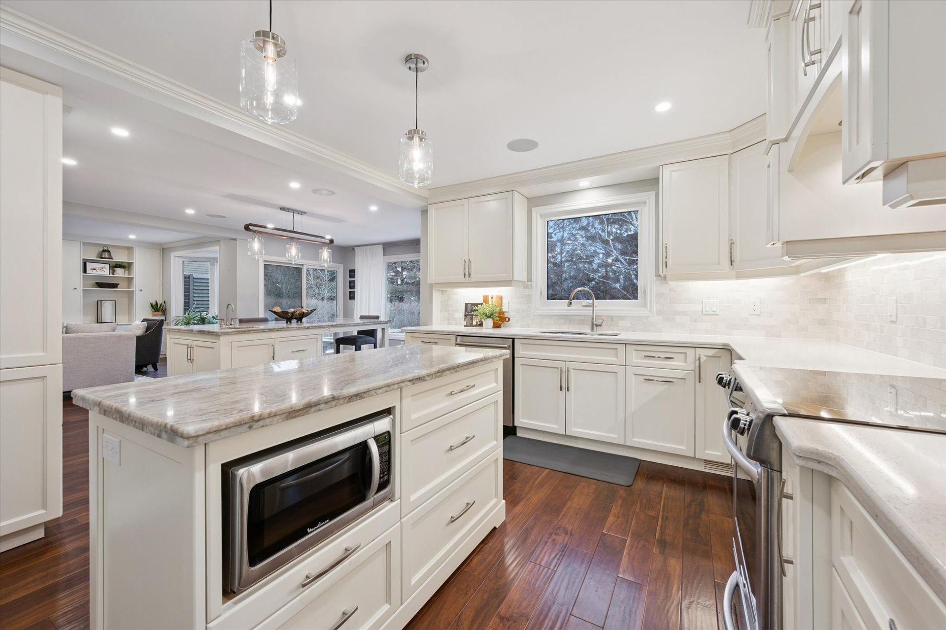 Beautiful 2 Storey in South End