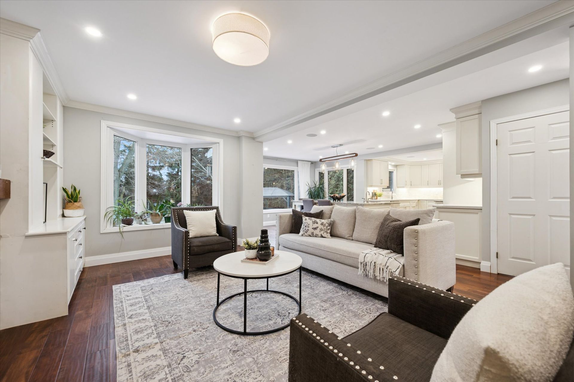 Beautiful 2 Storey in South End