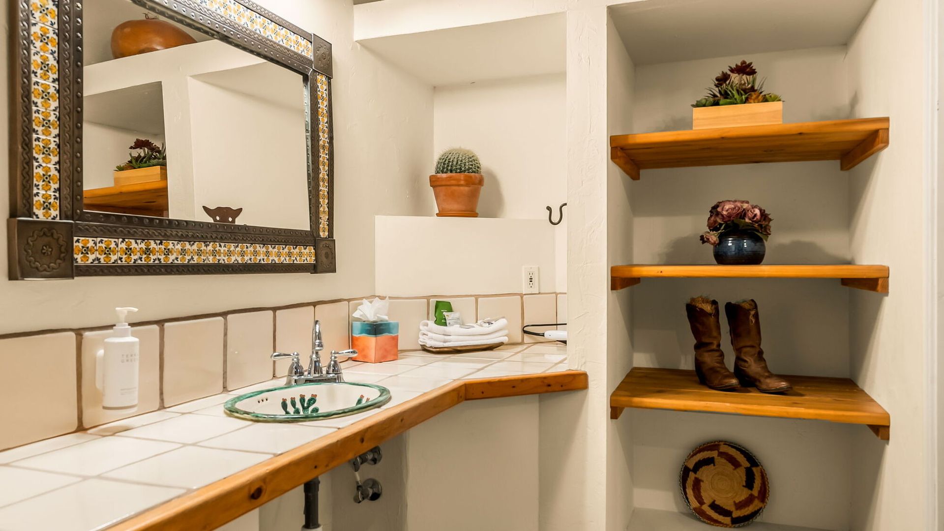 Southwest-Style Guest Suites in Historic Tubac, AZ