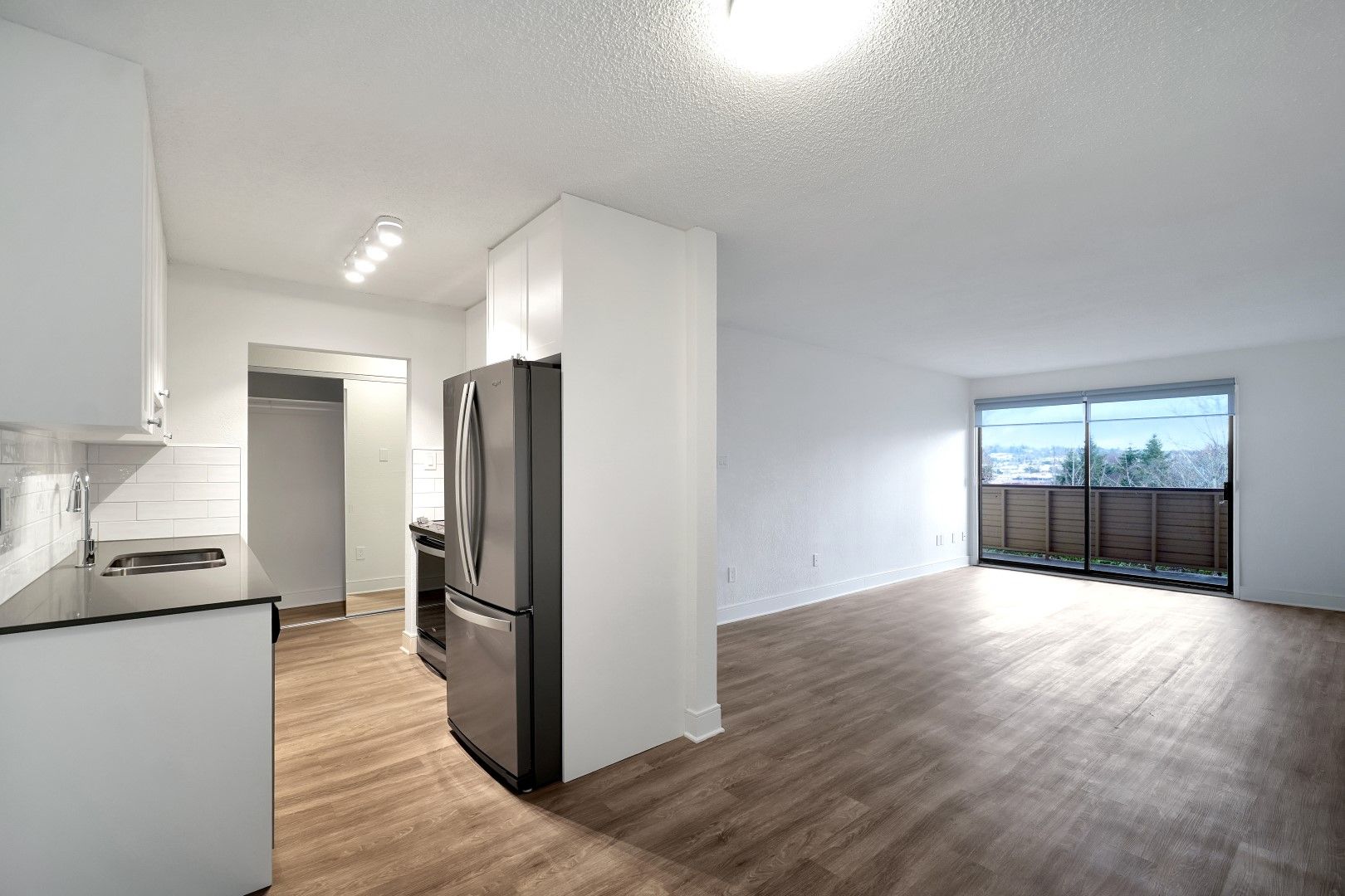 Suite Gallery | View Gorge Road East Units and Building Photos