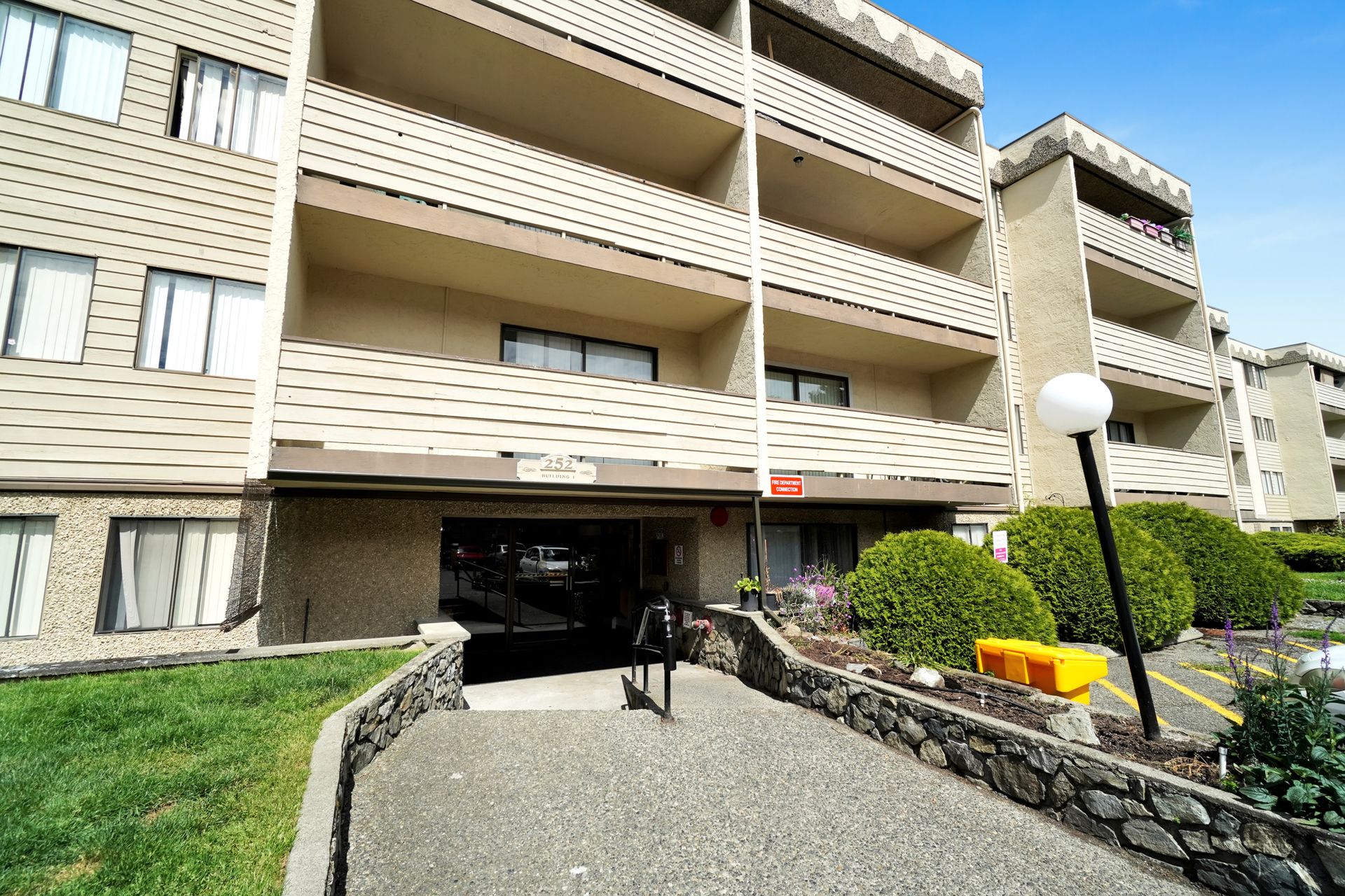 Suite Gallery | View Gorge Road East Rental Units and Building Photos