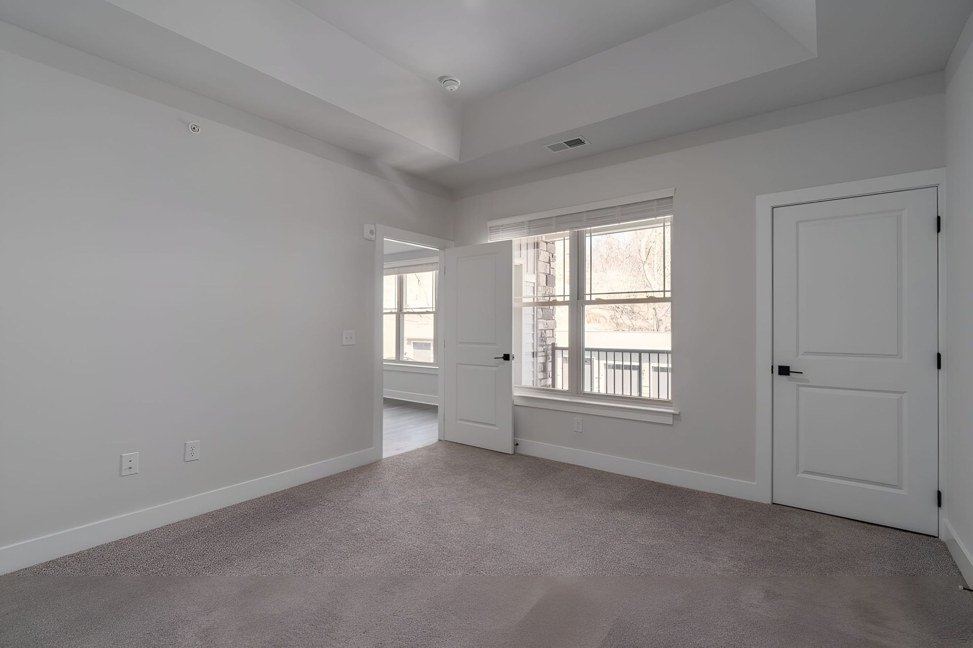 Photo Gallery | Luxury Living at HH Bath View Apartments