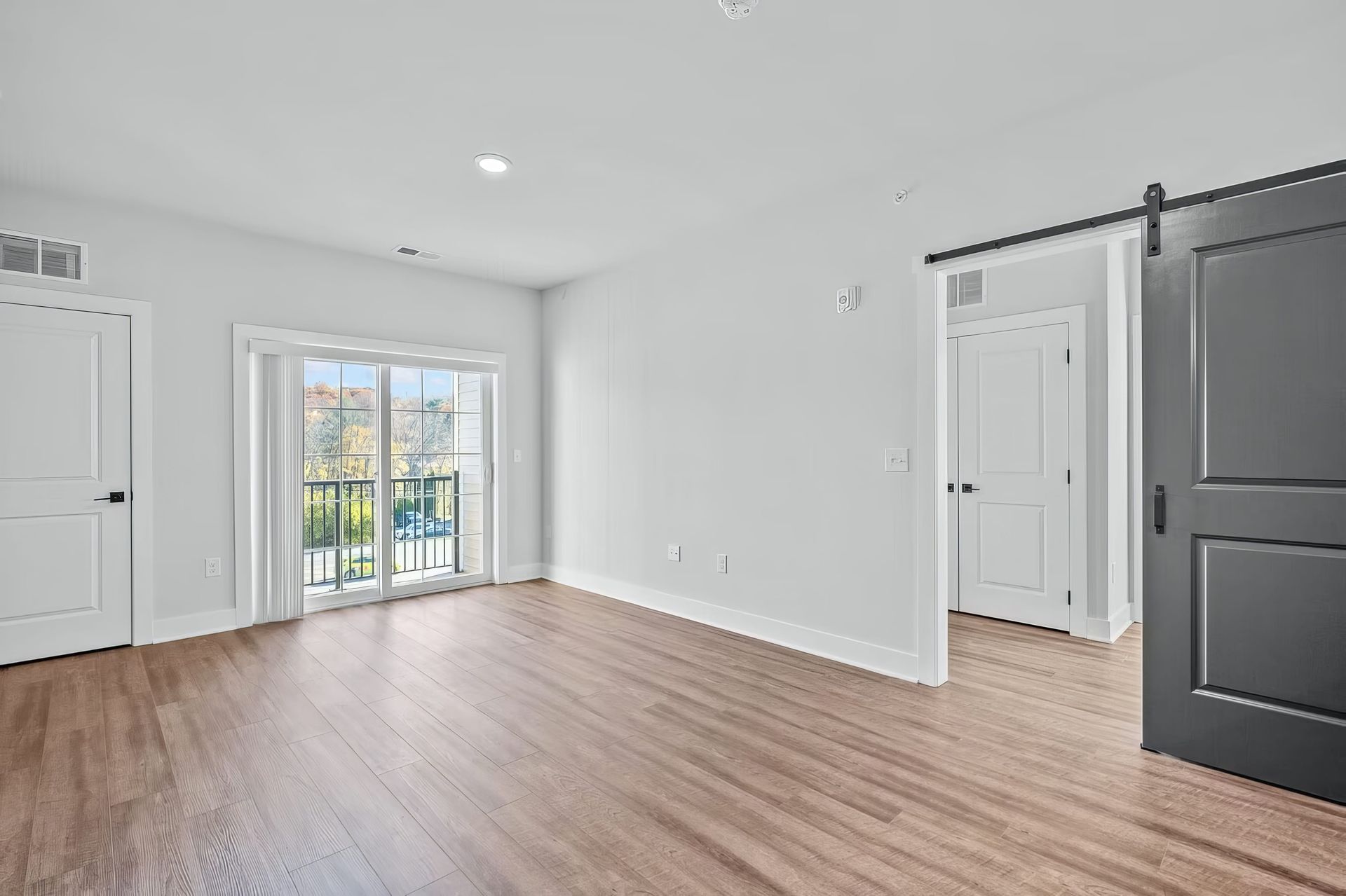 Photo Gallery | Luxury Living at HH Bath View Apartments