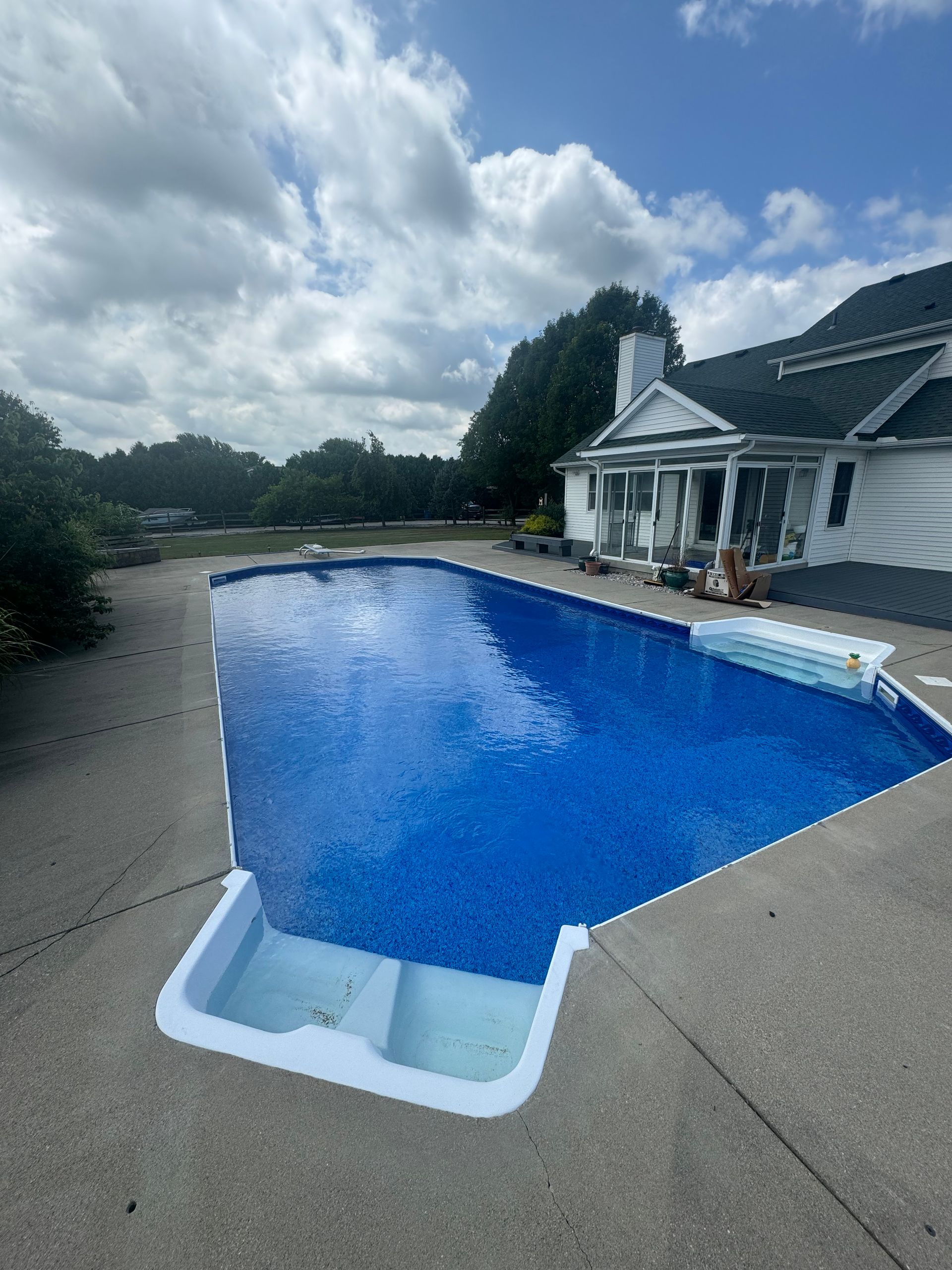 Pool Contractor in Toledo, OH | JL Pools
