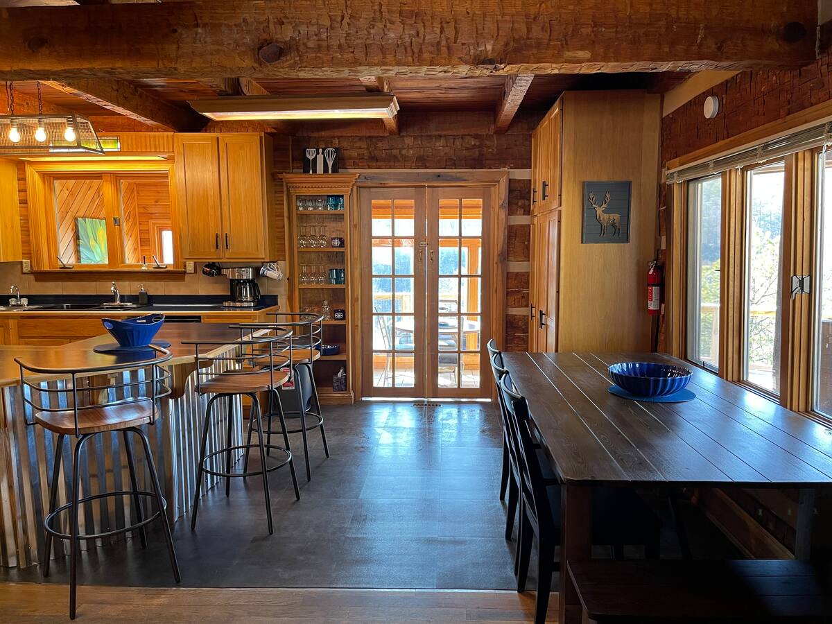 Manor House Cabin | Red River Gorge Getaway