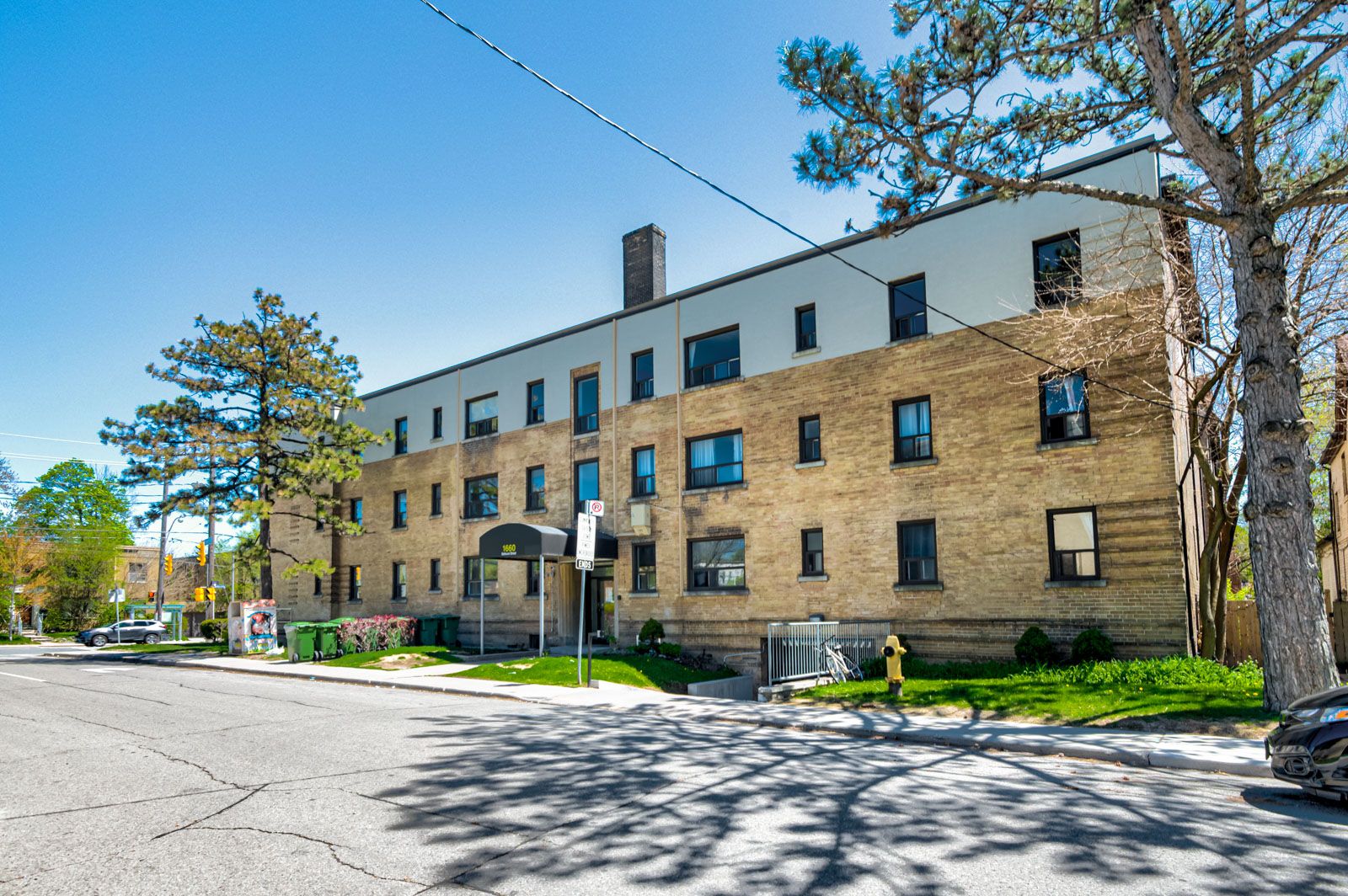 This beautifully landscaped low-rise Toronto apartment offers studio ...