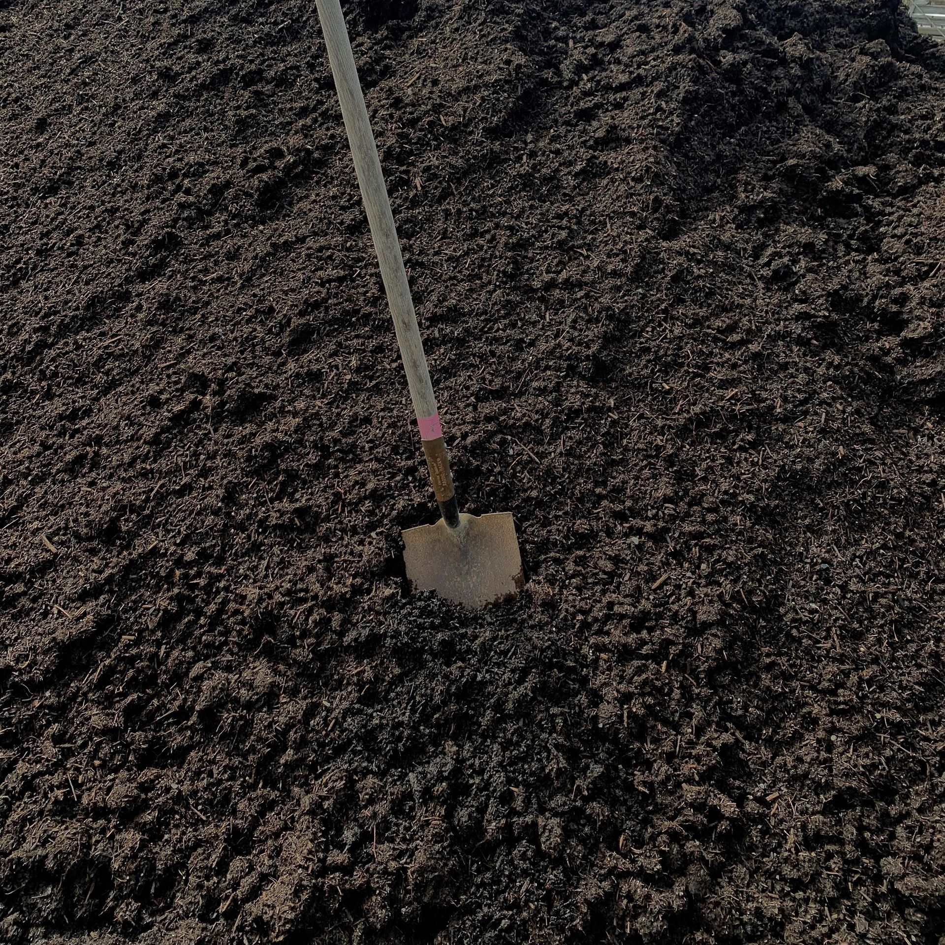 Brady Organic Cascade Compost | Morrison Gravel