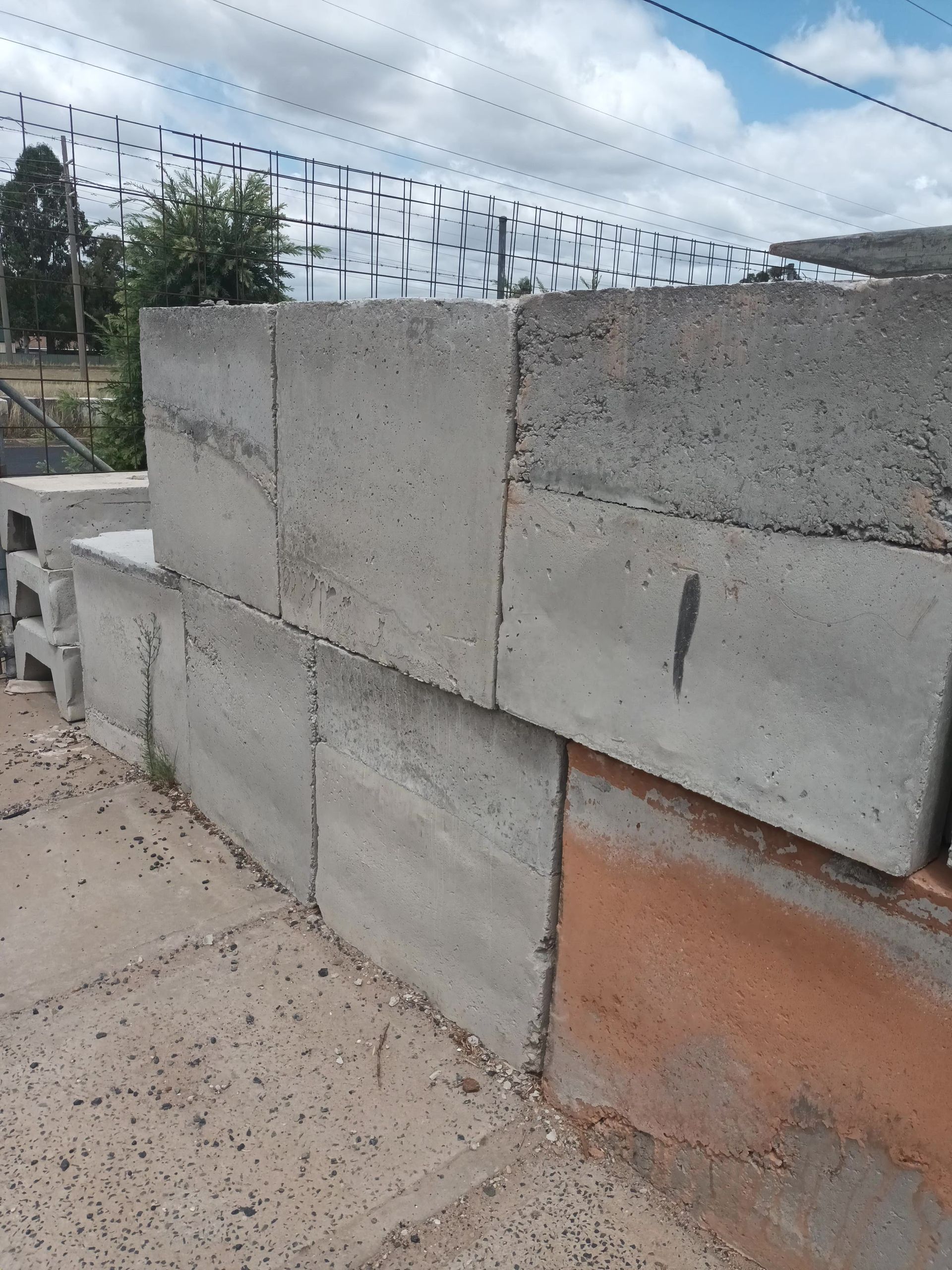 Concrete Retaining Walls Dubbo | Dubbo Mini Mix & Landscape Supplies