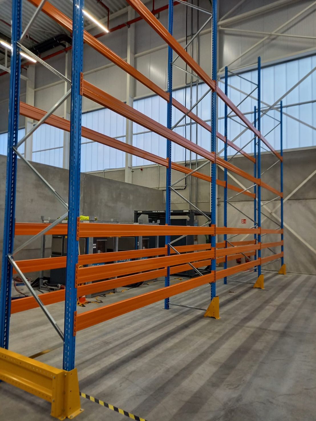 Drie soorten rekken voor stow Group