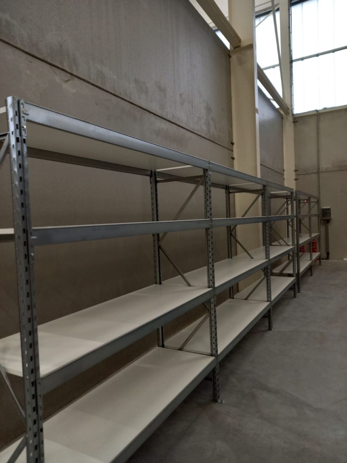 Drie soorten rekken voor stow Group