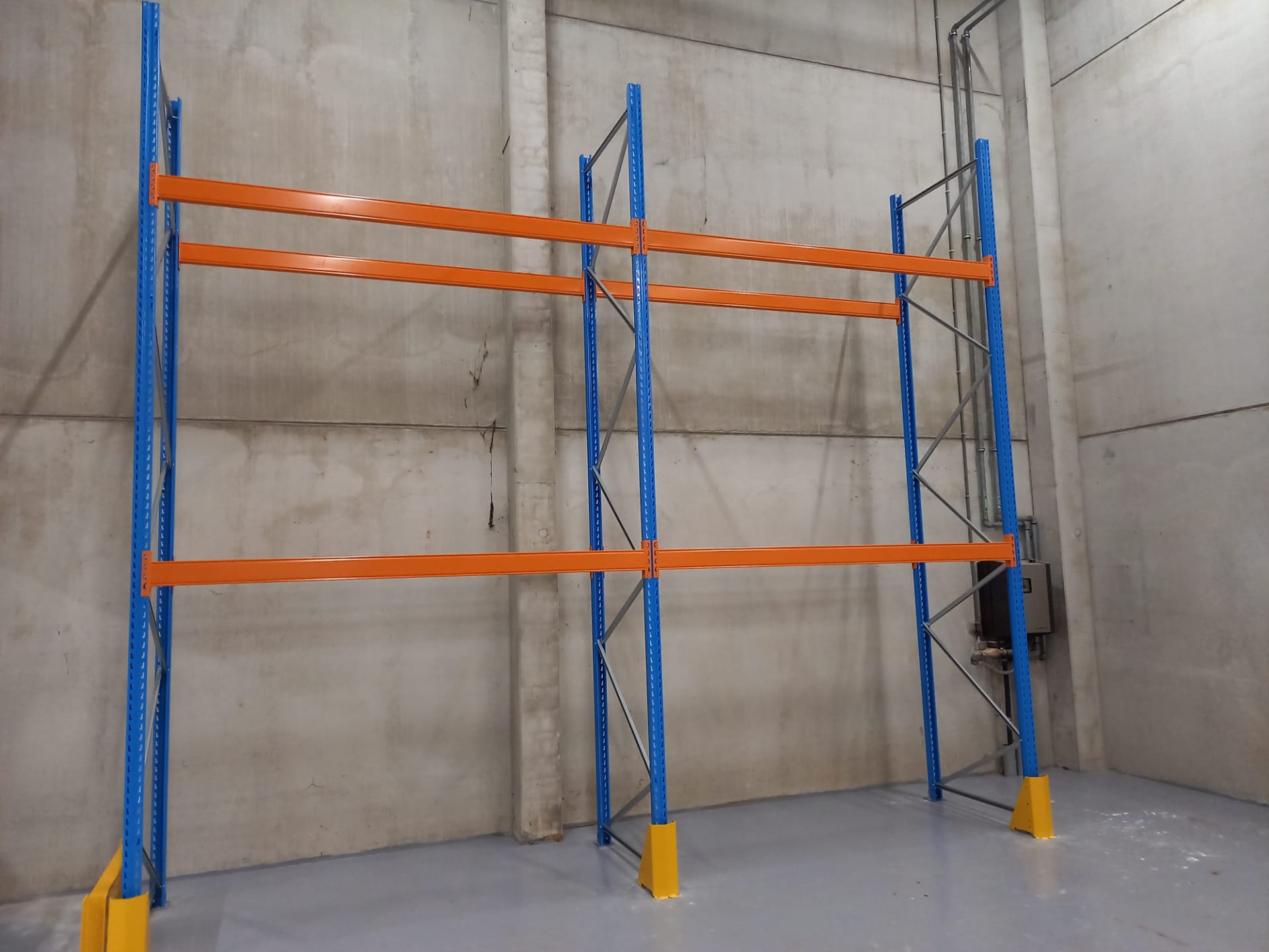 Monteren van magazijnrekken